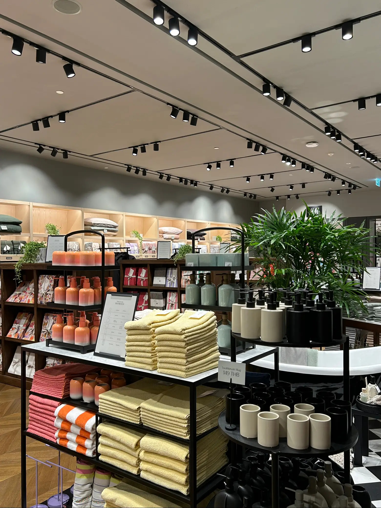 รีวิว 💐“H&M Home” 🛋️ร้านนี้เขาขายอะไร?🤔 | แกลเลอรีที่โพสต์โดย YAKCHASHARE:) | Lemon8