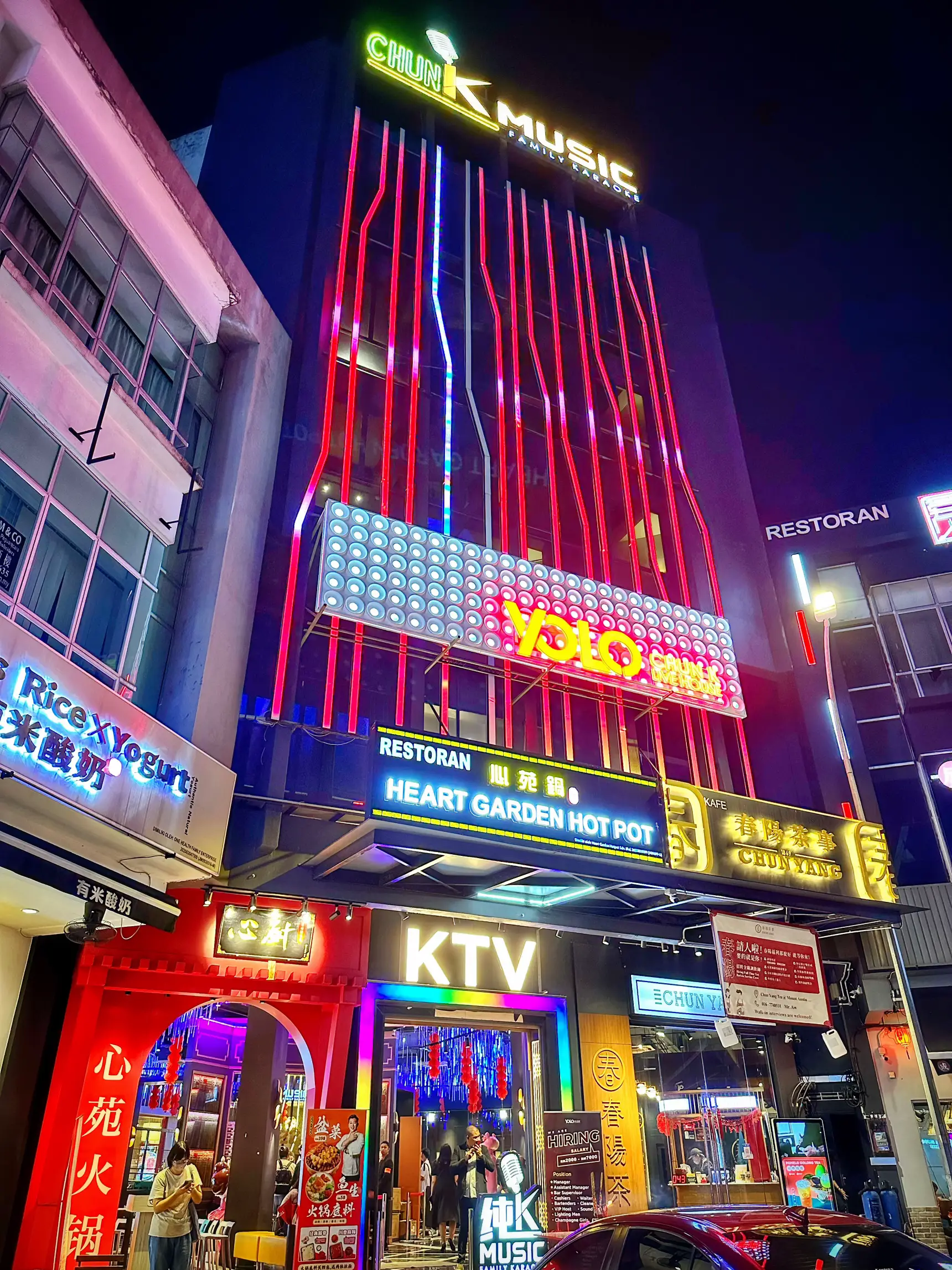 YOLO @Mt Austin! Southern Msia's first LIVE HOUSE! | Galeri disiarkan oleh offiShirley | Lemon8