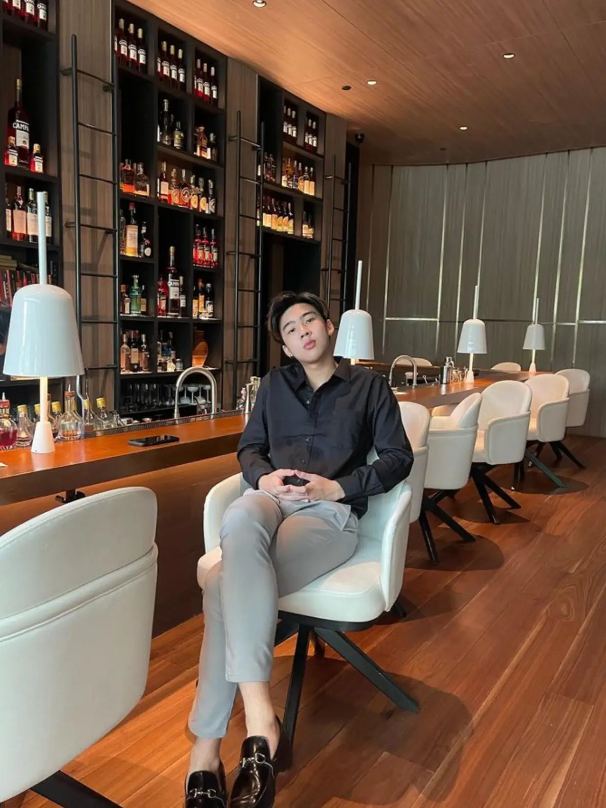 Posing Ideas Men Take Photo Dinner Restaurant | Gallery posted by Zicgo ...