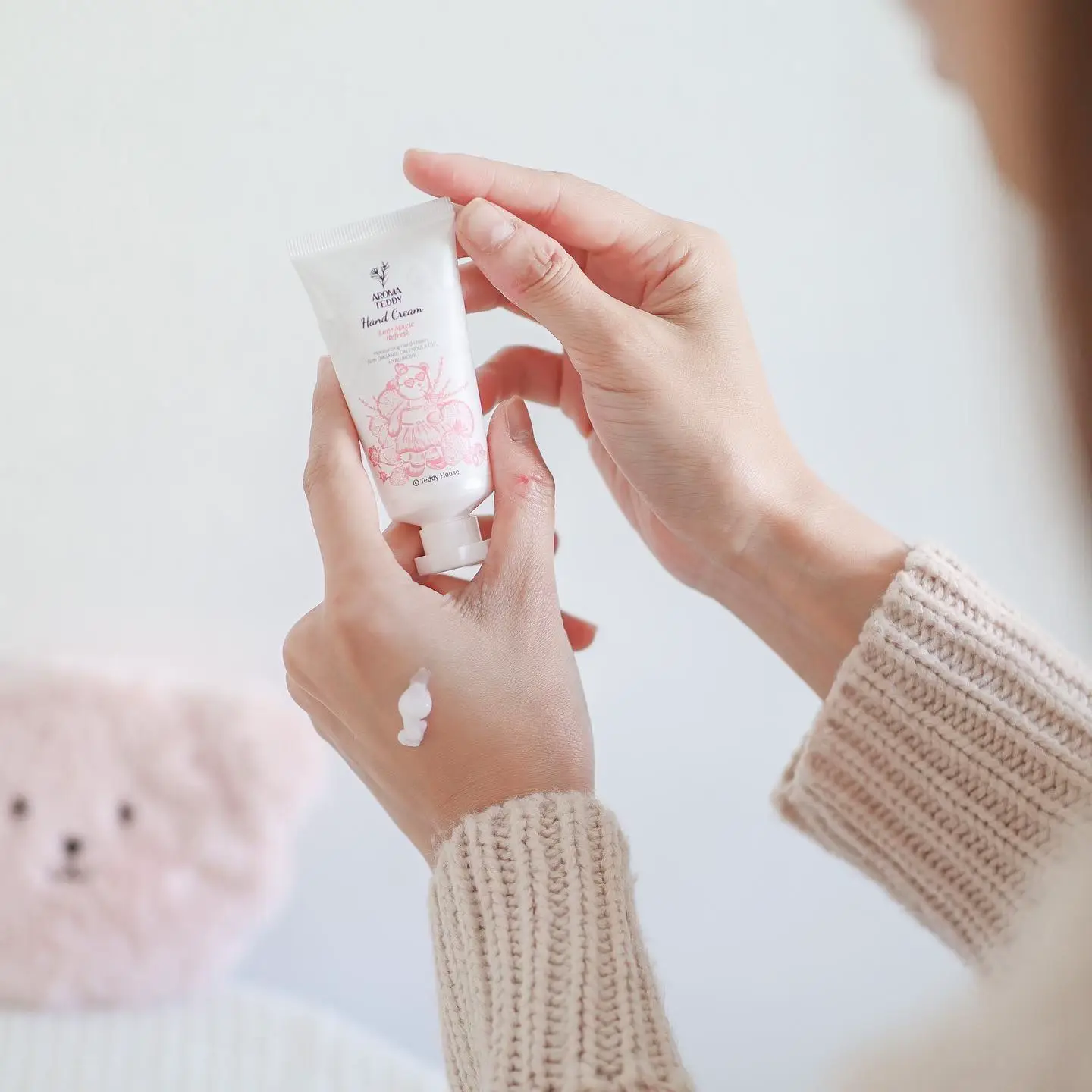 Aroma Teddy Moisturizing Hand Cream | แกลเลอรีที่โพสต์โดย May’s Journey | Lemon8