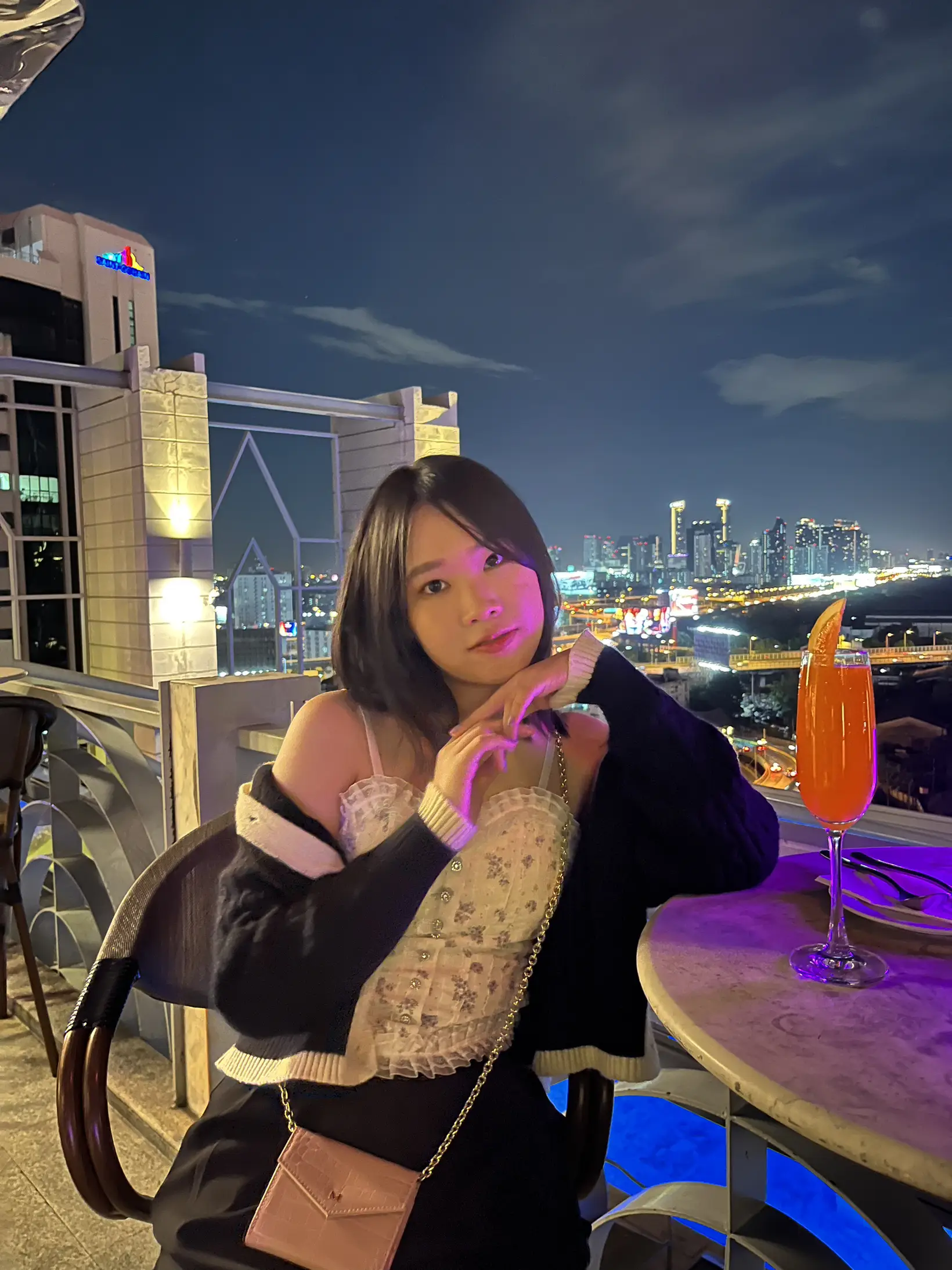 Barracuda Rooftop Bar ที่แฮงค์เอ้าท์บรรยากาศดี วิวปัง 🌃🥂 | แกลเลอรีที่โพสต์โดย xiaolifav. 🫶🏻 ...