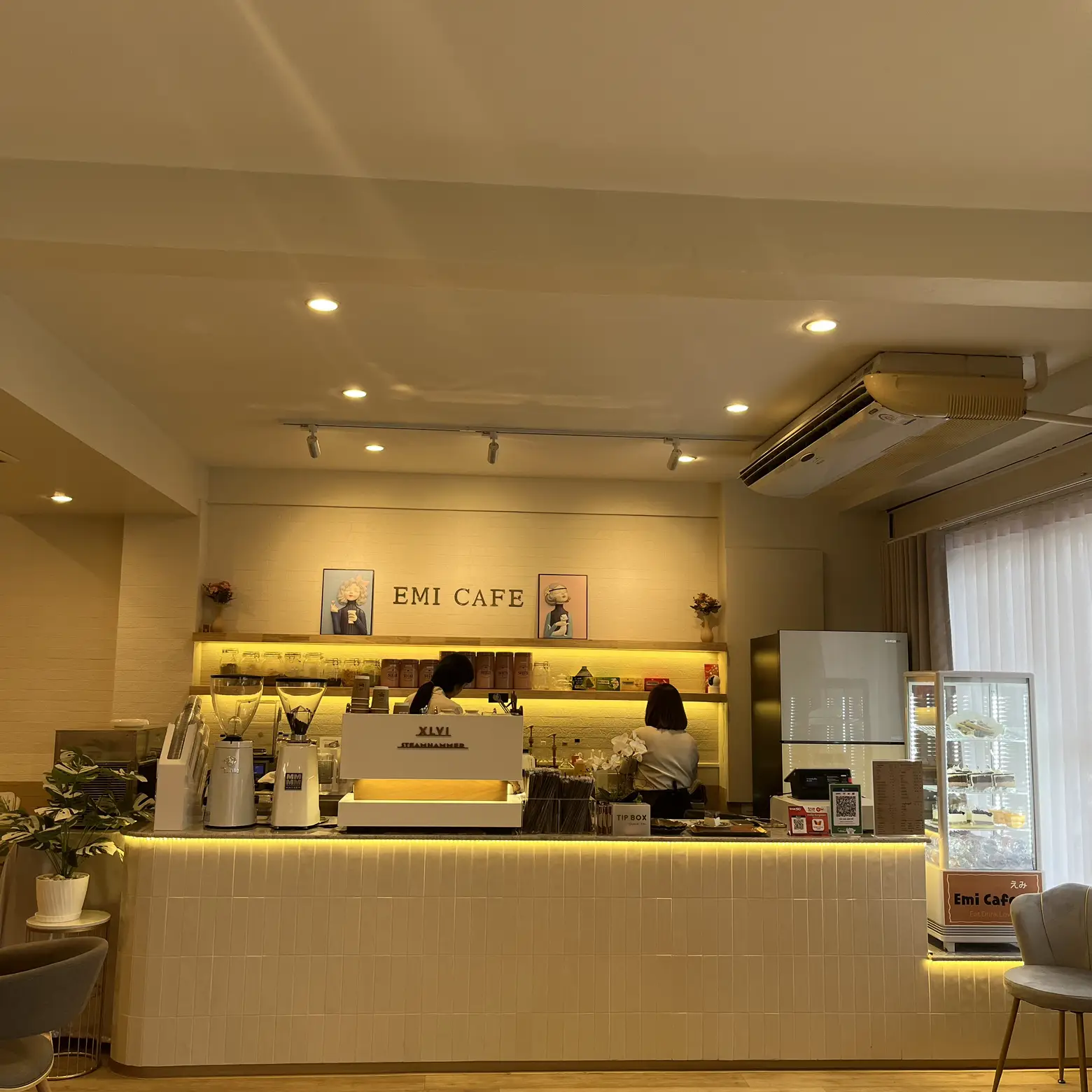 คาเฟ่เปิดใหม่เพชรบุรี เรียบหรู Emi Cafe | แกลเลอรีที่โพสต์โดย ญญ | Lemon8