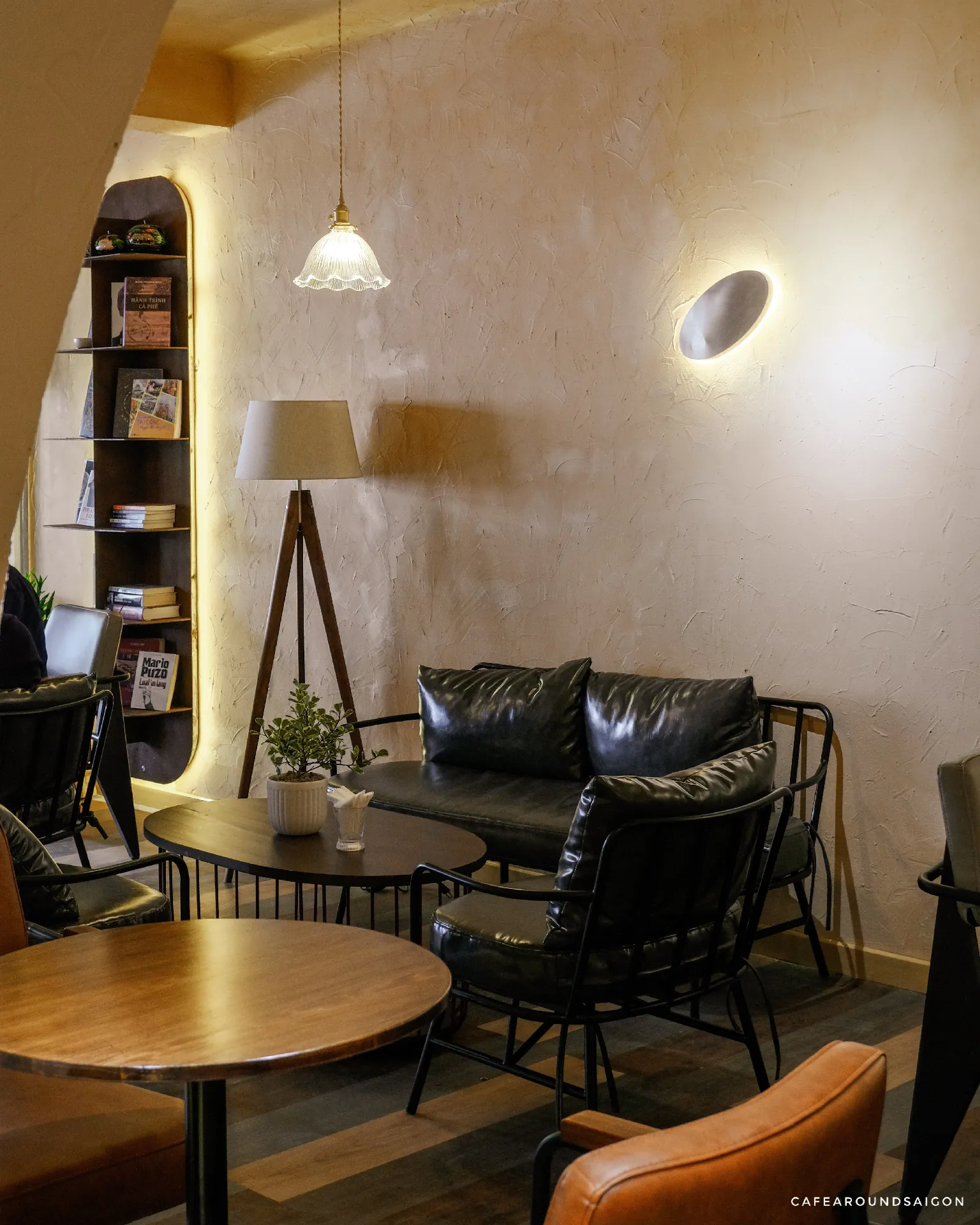 ☕ Allure Coffee - Chiếc quán mang chất Rustic ☕ | Bộ sưu tập do Cafe Around SG☕ đăng | Lemon8