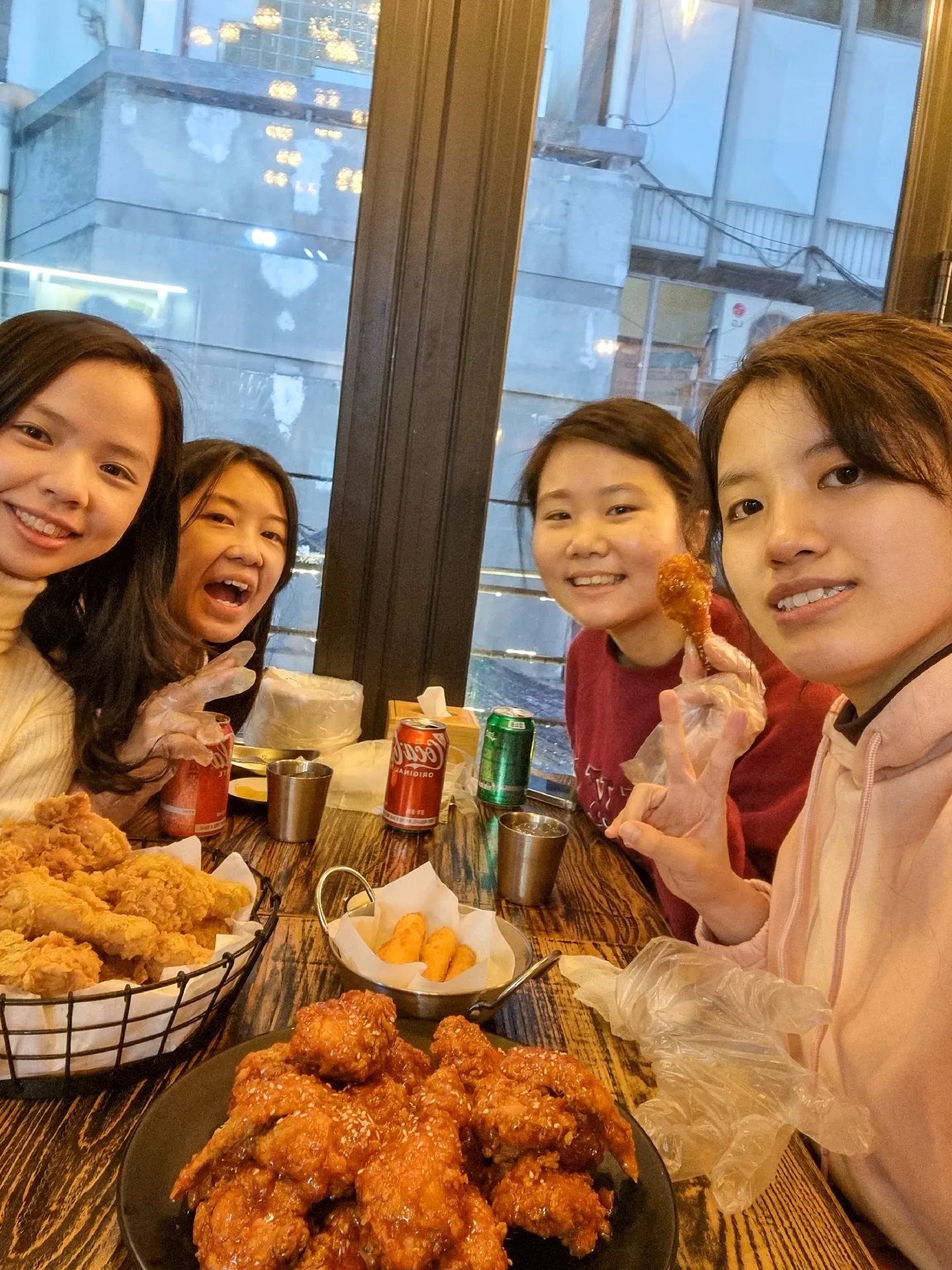 🇰🇷 | Probably the BEST fried chicken in Seoul 🍗😍🤤 | Gallery posted by ...