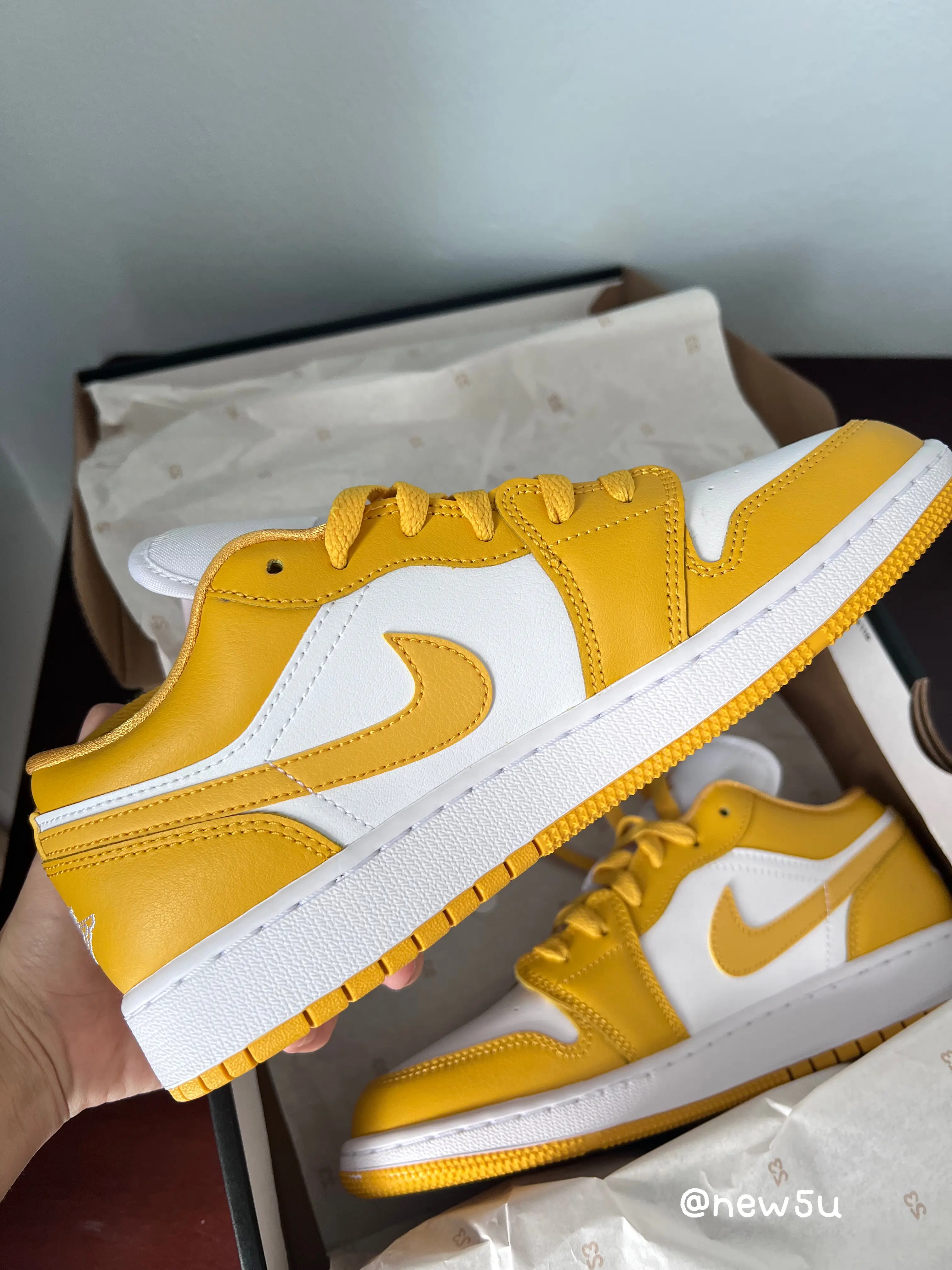 ต้อนรับสมาชิกใหม่ Air Jordan 1 Low “Pollen” 💛 | แกลเลอรีที่โพสต์โดย นิว ...