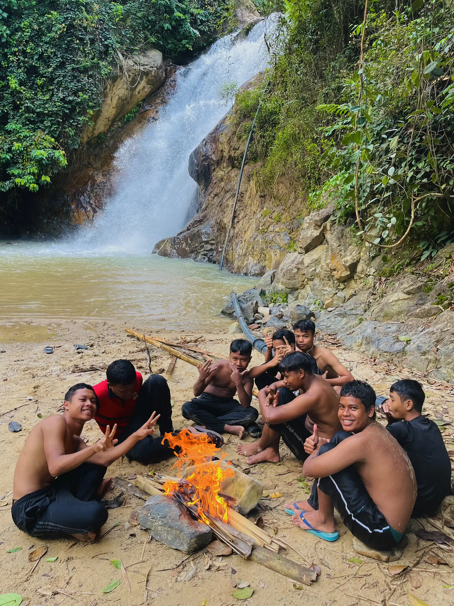 Air Terjun di Highway Karak! Wajib singgah😍 | Galeri disiarkan oleh ammar.salehan | Lemon8