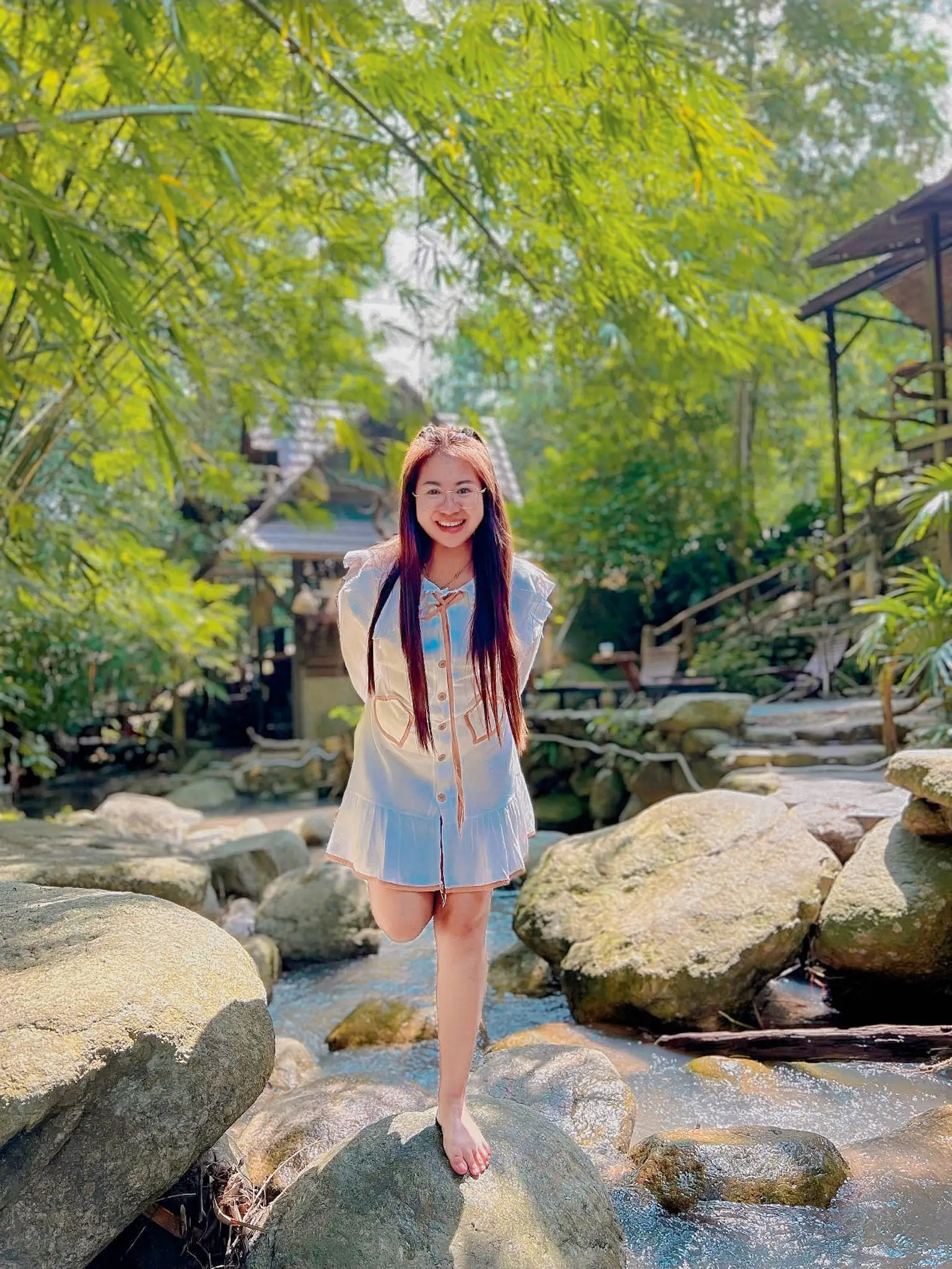 คาเฟ่ริมรำธาร ฟิลเมืองเหนือ แต่อยู่ในหมู่บ้านมอญห้อยน้ำใส | แกลเลอรีที่โพสต์โดย Duangta | Lemon8