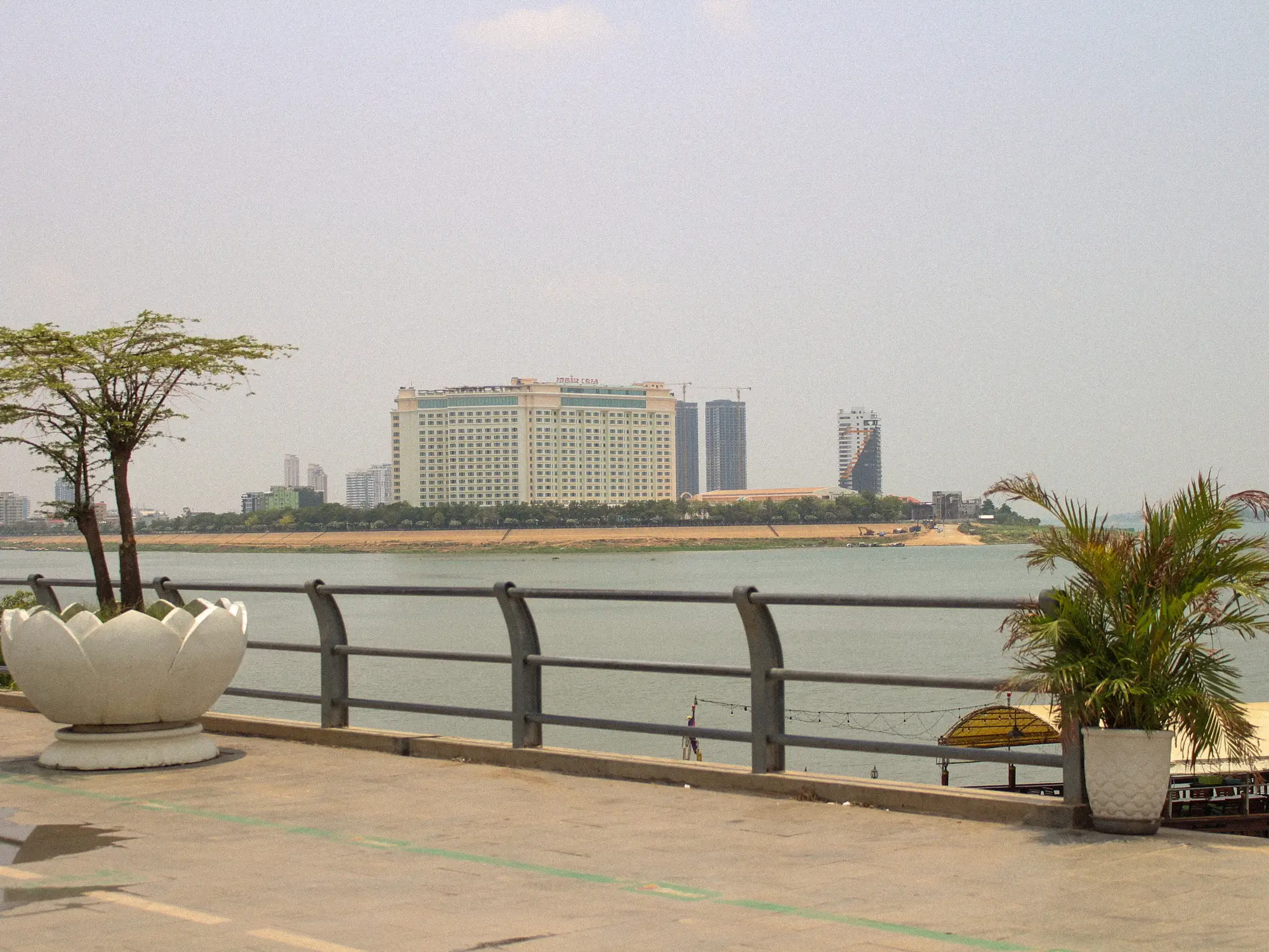 10 สิ่งควรรู้ก่อนไปเมืองพนมเปญ ! | แกลเลอรีที่โพสต์โดย Eing 🐳 | Lemon8