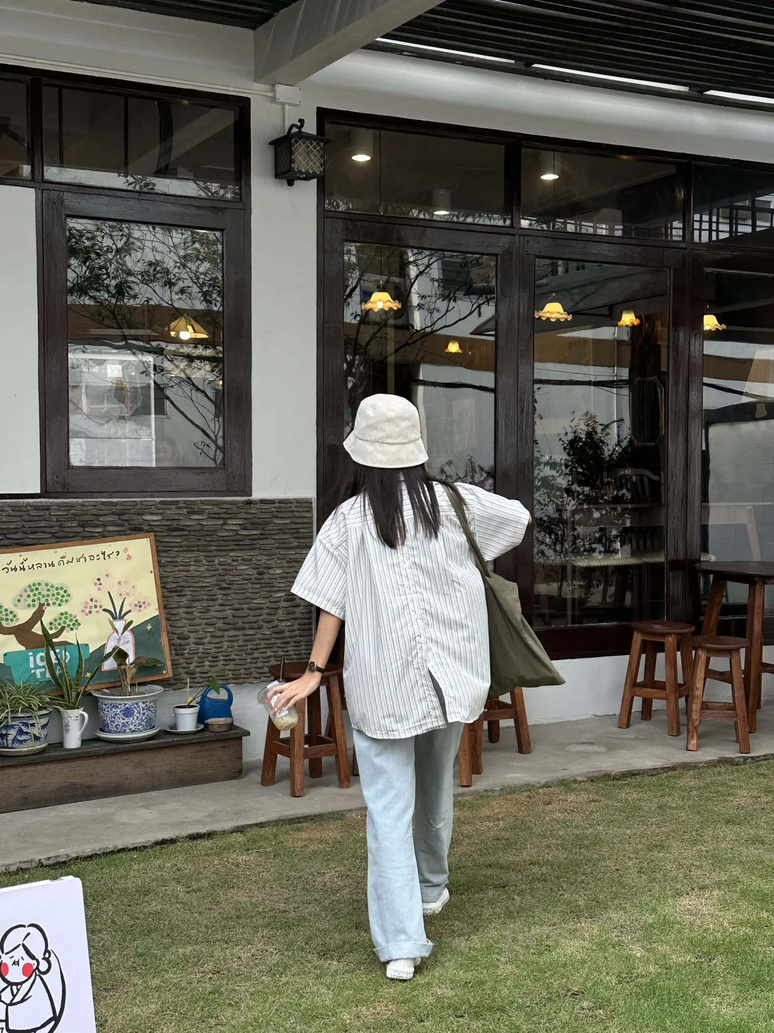 คาเฟ่ใกล้บีทีเอส เดินทางสะดวก☕️ | แกลเลอรีที่โพสต์โดย iinaris_ | Lemon8