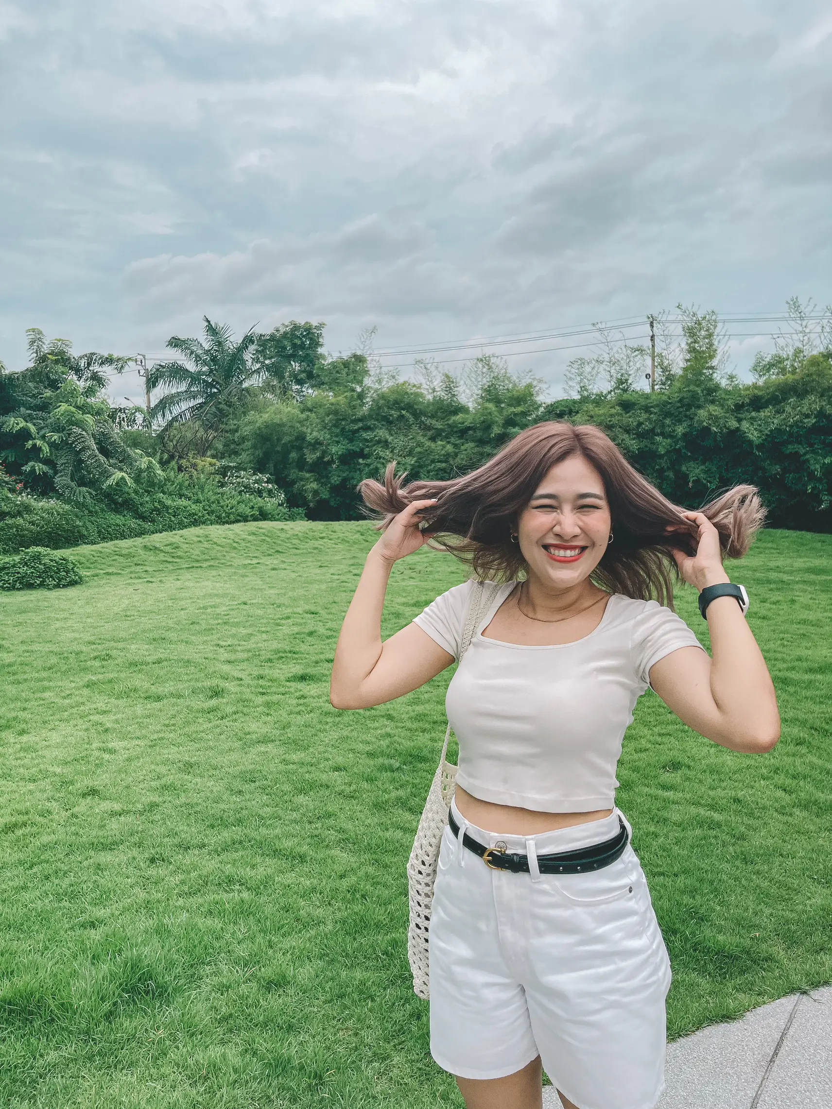 ไอเดียร์แต่งตัวสีขาวไปคาเฟ่ | แกลเลอรีที่โพสต์โดย RAINY Channel | Lemon8