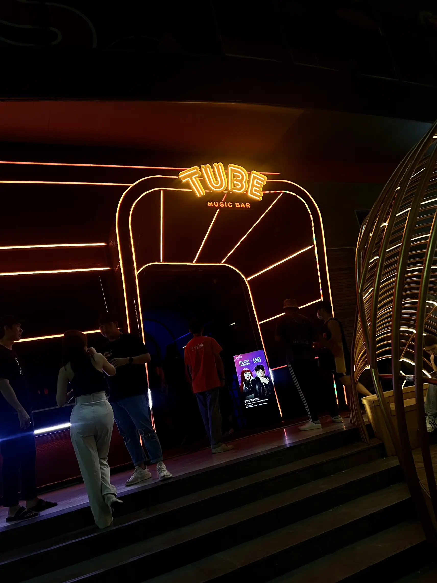 บาร์เปิดใหม่ธีมรถไฟฟ้าติด bts รัชโยธิน - Tube Music Bar 🚝🍷 | แกลเลอรี ...