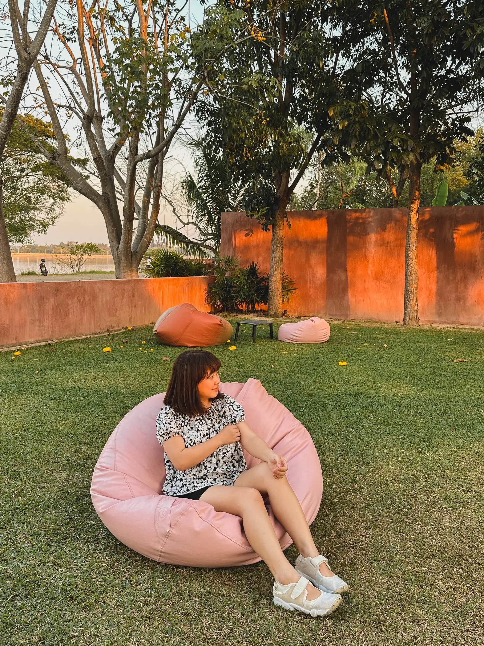 Yang : คาเฟ่โคราช ริมอ่างห้วยยาง | แกลเลอรีที่โพสต์โดย nantiger | Lemon8