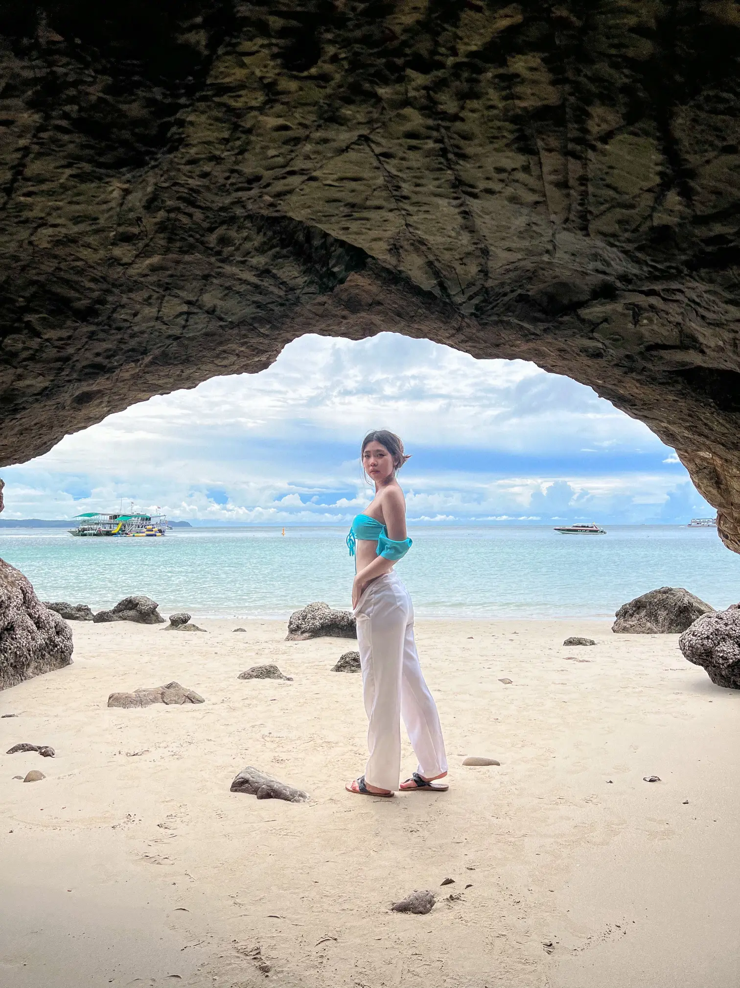 ถ้ำเคยลับ !! หาดทองหลาง | แกลเลอรีที่โพสต์โดย Satapron | Lemon8