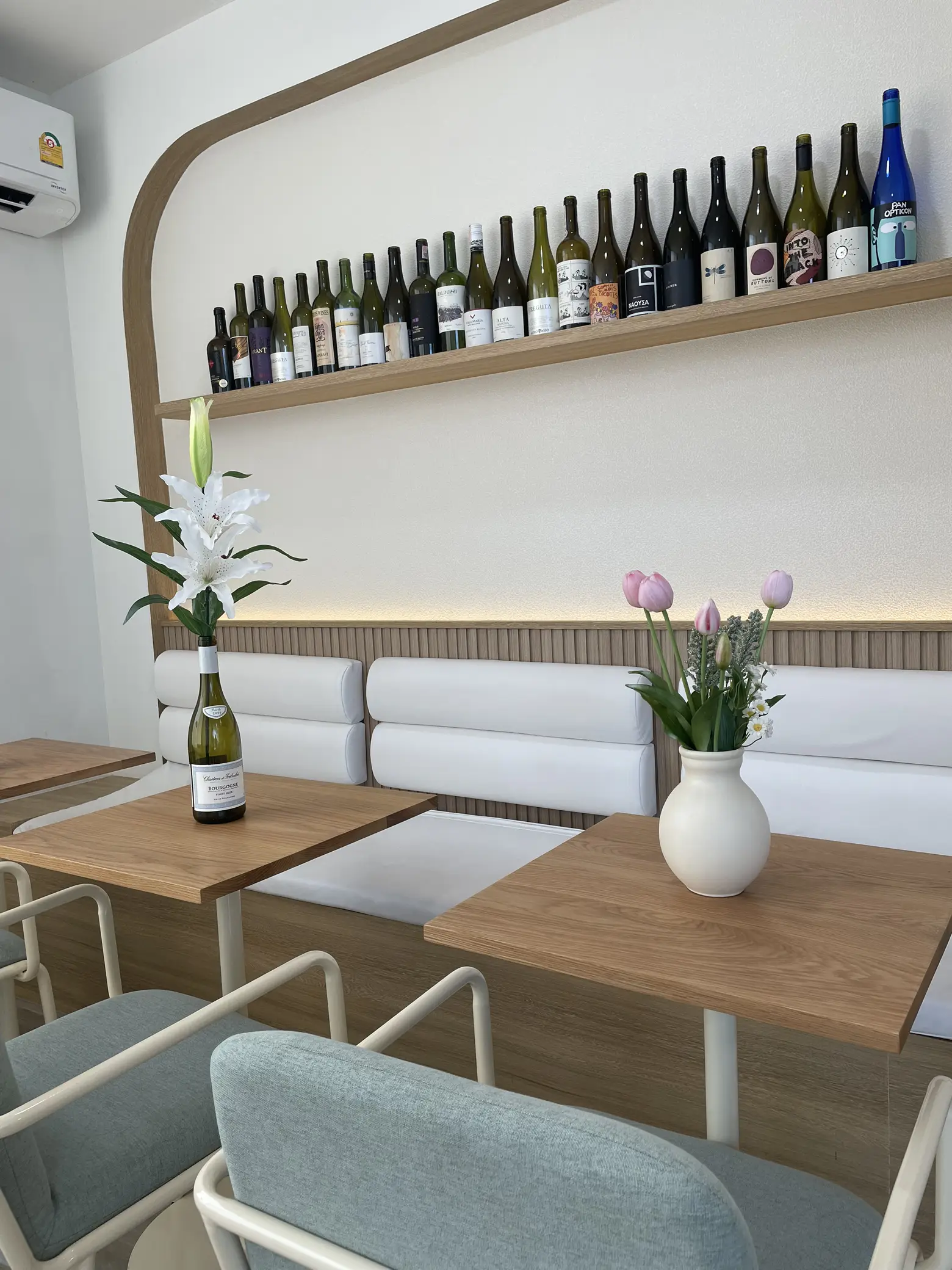 WNL / Coffee and Wine • Sriracha🍷 🥤🩵🌈 | แกลเลอรีที่โพสต์โดย อาเบสสส | Lemon8