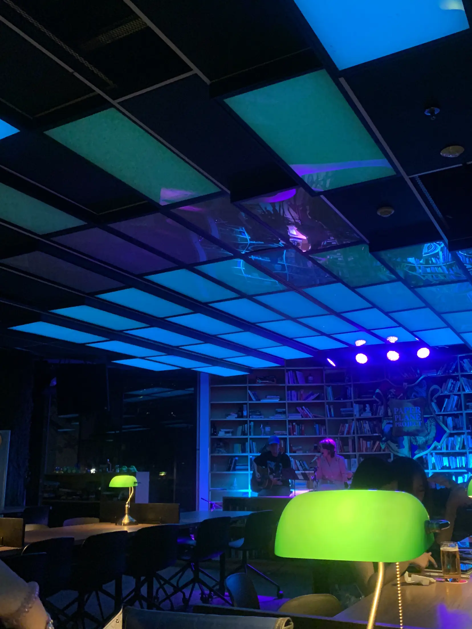 มานั่งชิวๆที่ paper plane project🥂🧩 | แกลเลอรีที่โพสต์โดย Zdasuris | Lemon8