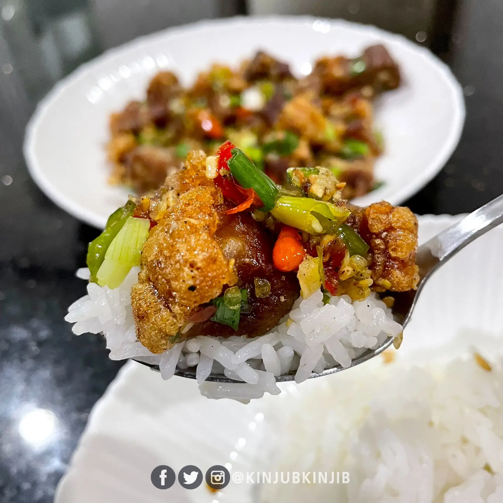 หมูสามชั้นแดดเดียวเอามาผัดพริกเกลือดาเบสแรงมั่กๆ | แกลเลอรีที่โพสต์โดย kinjubkinjib | Lemon8