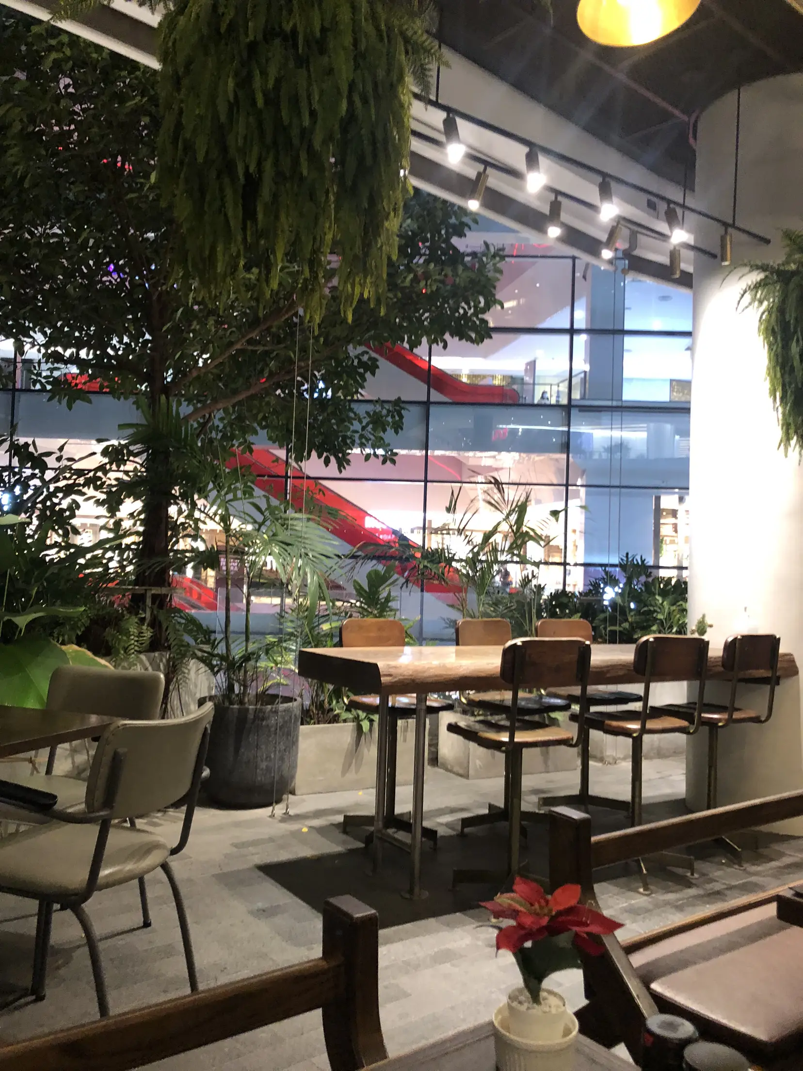 Patio at Emquartier | แกลเลอรีที่โพสต์โดย A'Ris Nurintar | Lemon8