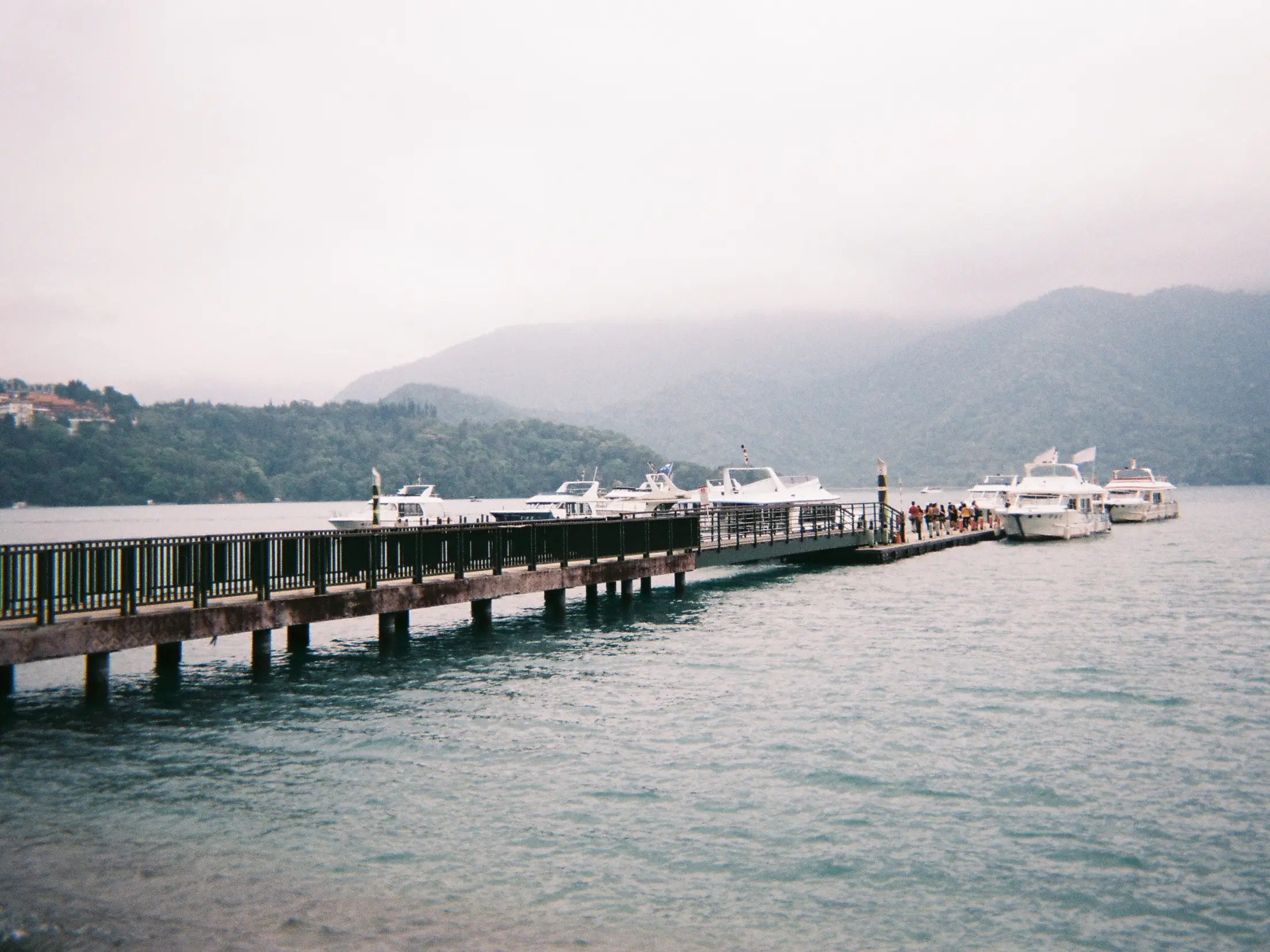 รีวิวรูปจากกล้องฟิล์มใช้แล้วทิ้ง Fujifilm Simple ACE 400 📸 | แกลเลอรี ...