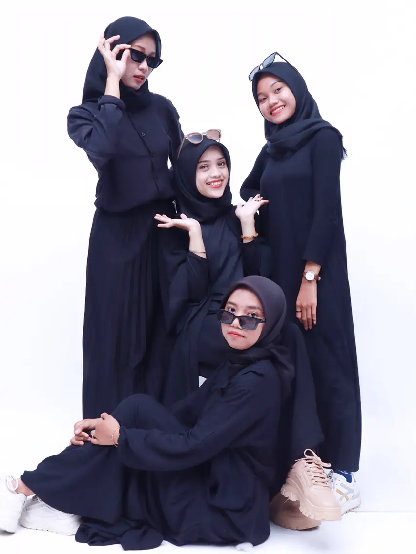 20 ide Gaya Foto Studio Bersama Bestie 4 Orang teratas di 2025