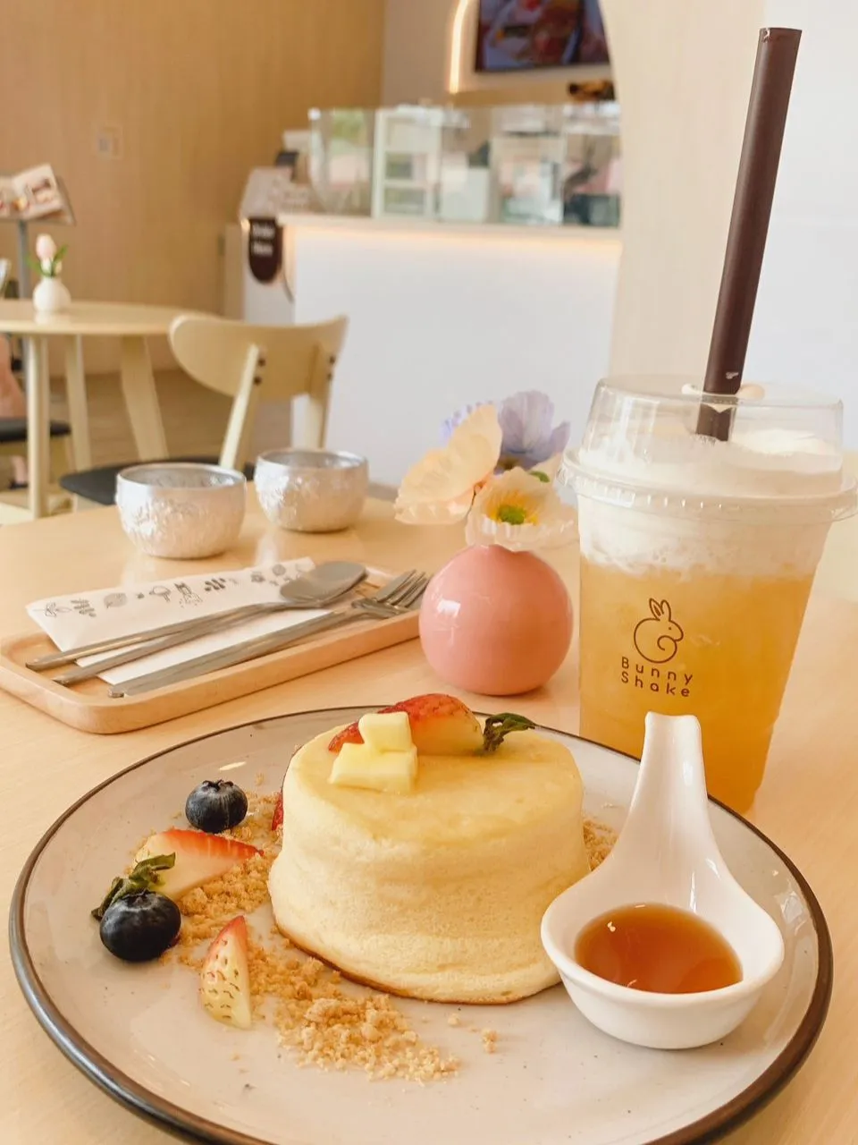 Bunny Shake cafe ปทุมธานี | แกลเลอรีที่โพสต์โดย aster.corgi | Lemon8