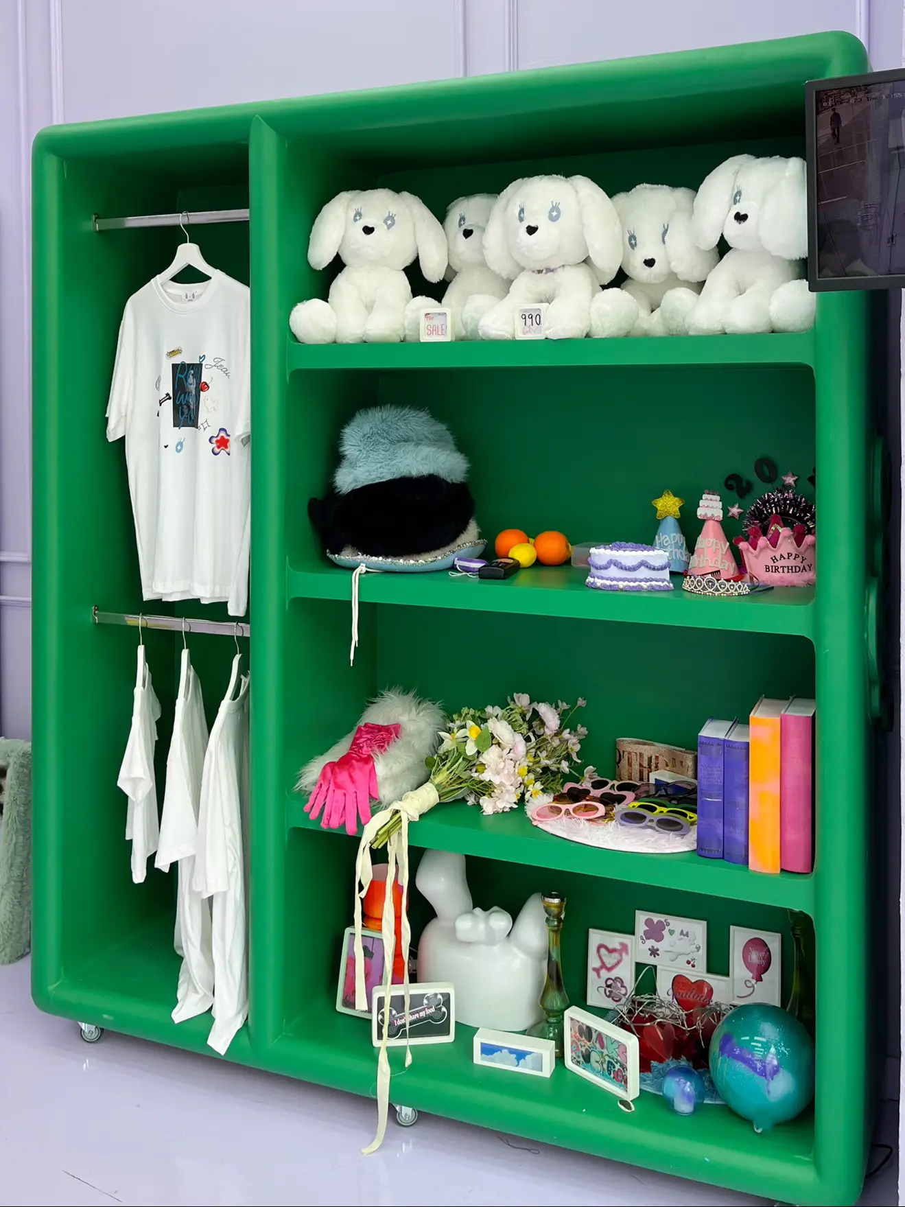 Sculpture Girlfriends ตู้ถ่ายรูปใหม่! สีม่วงสดใสกลางสยาม | แกลเลอรีที่โพสต์โดย ISAYWORK | Lemon8