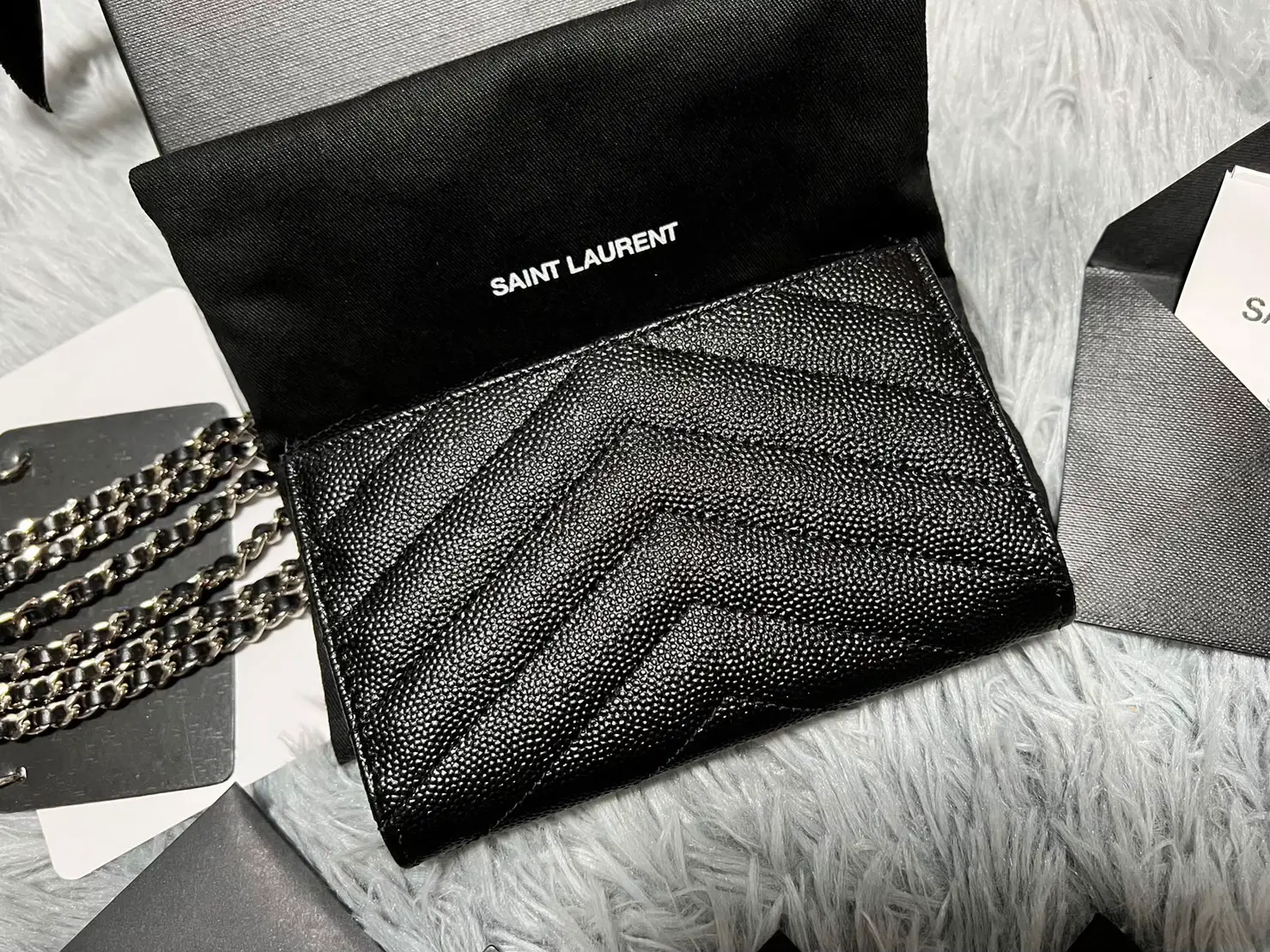 รีวิวน้อง YSL small envelope wallet | แกลเลอรีที่โพสต์โดย Apantri ...