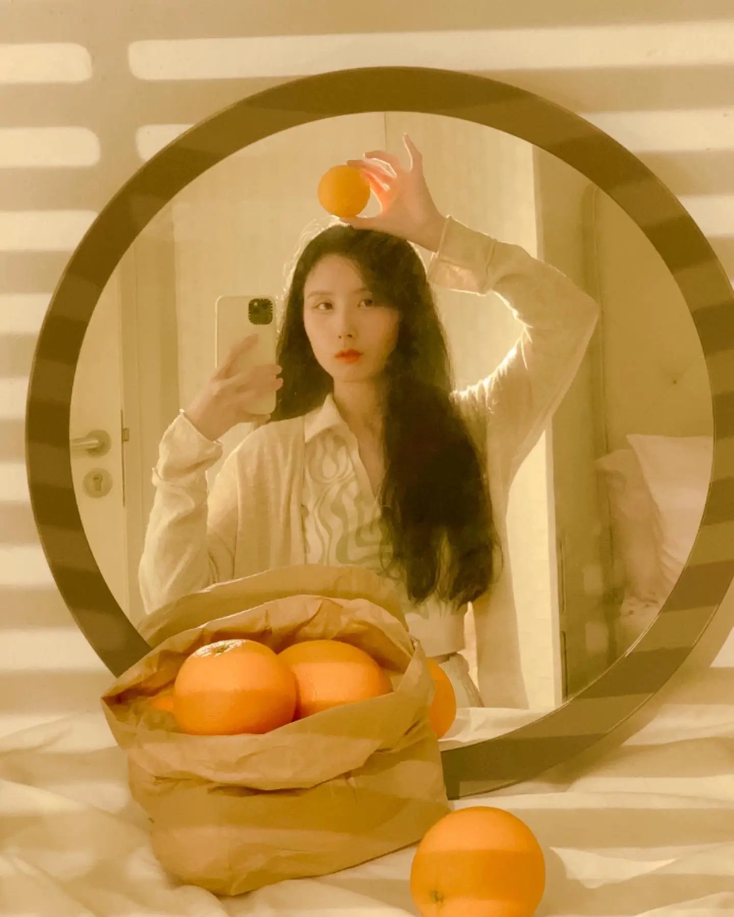 One Prop Photoshoot Idea: Oranges 🍊 | แกลเลอรีที่โพสต์โดย Rosemarie Yang | Lemon8