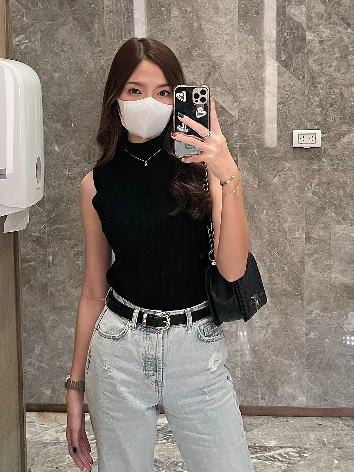 OOTD น้อยแต่มาก เรียบแต่โก้🖤 | แกลเลอรีที่โพสต์โดย NJ🦄💜 | Lemon8