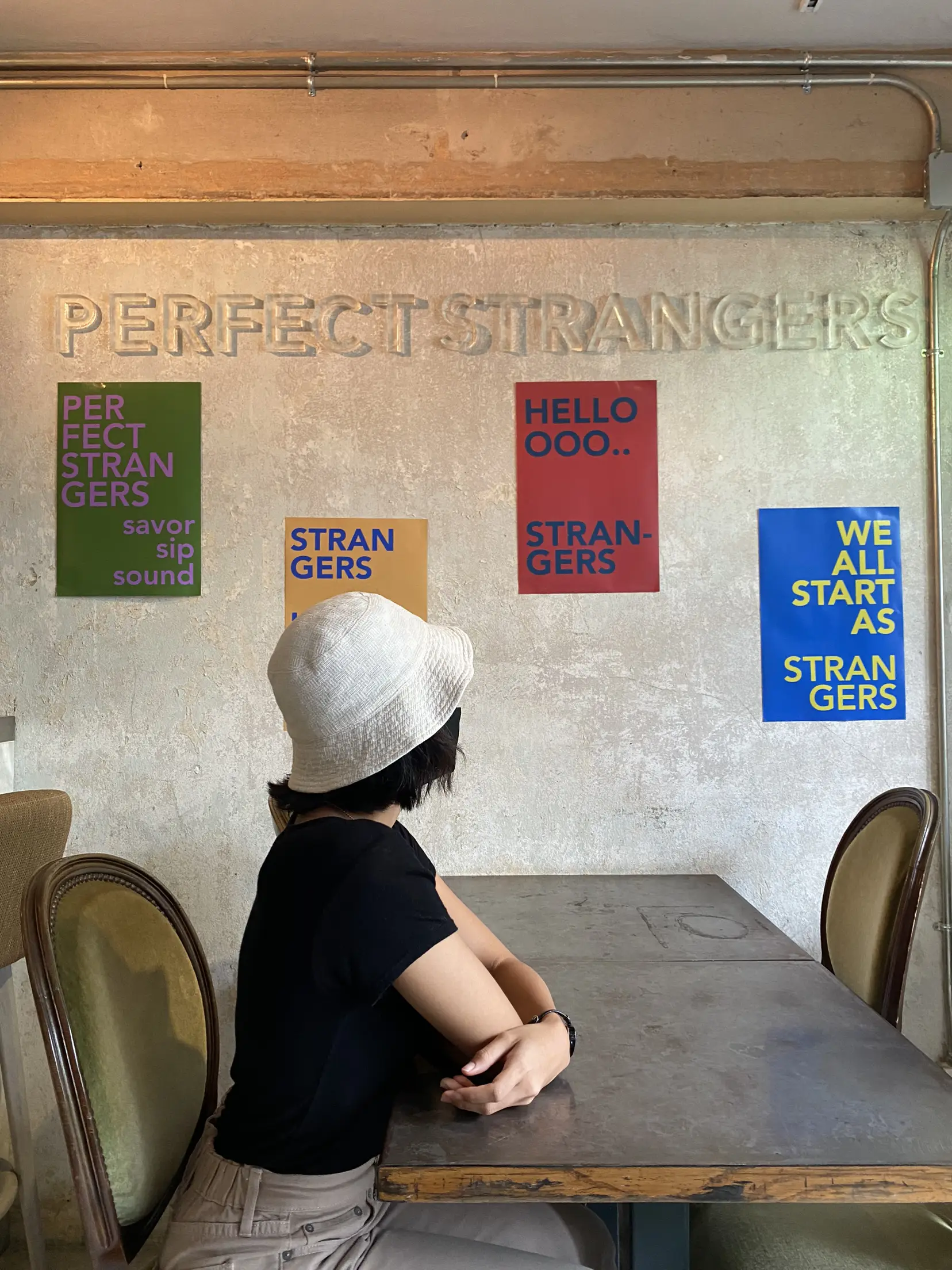 Perfect Strangers Cafeは、見知らぬ人同士が出会えるセミバーのオープンスペースです。 | annalistが投稿したフォト ...