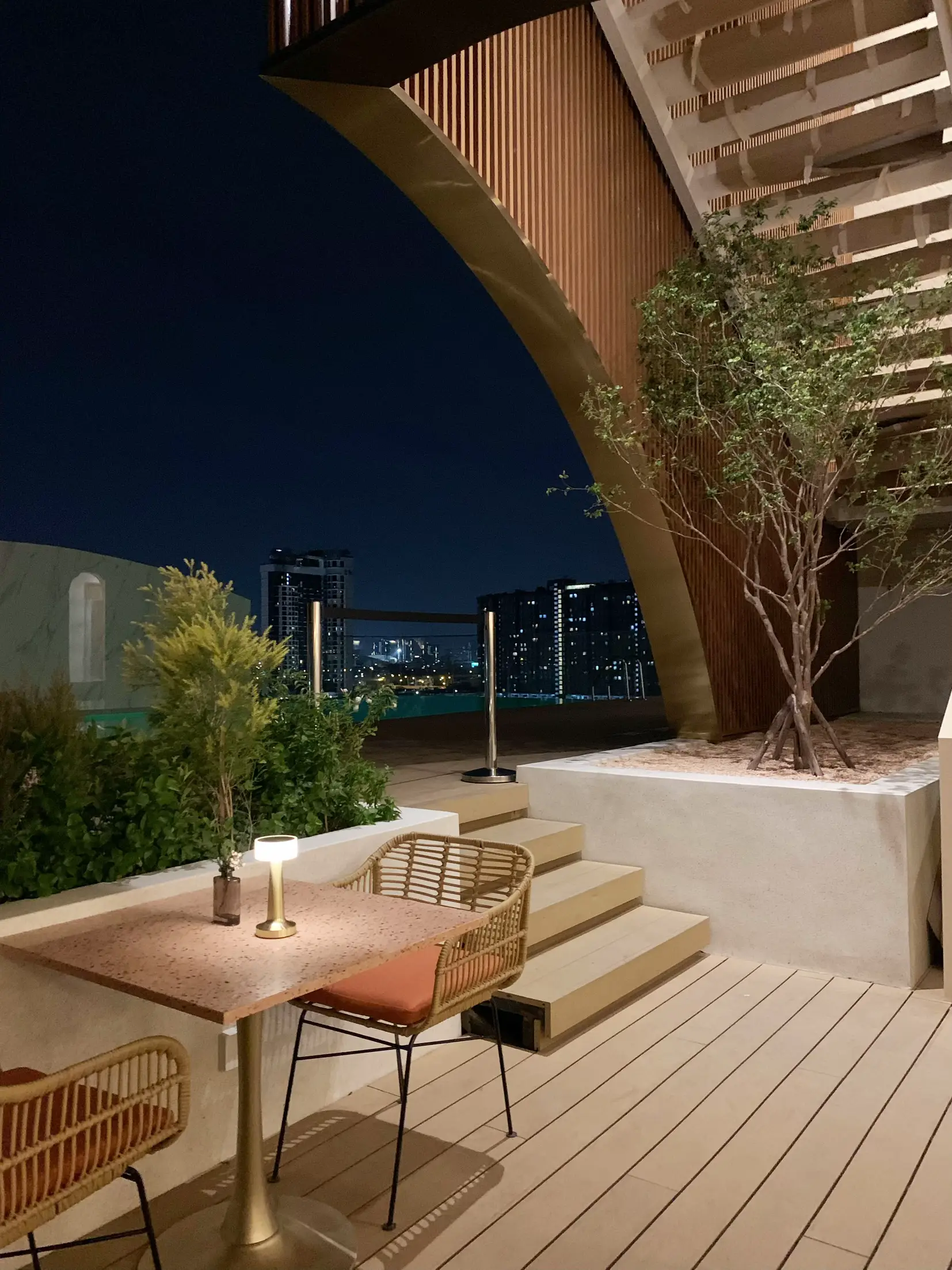 SOL & LUNA BKK Romantic Atmosphere Rooftop Restaurant | Gallery posted ...