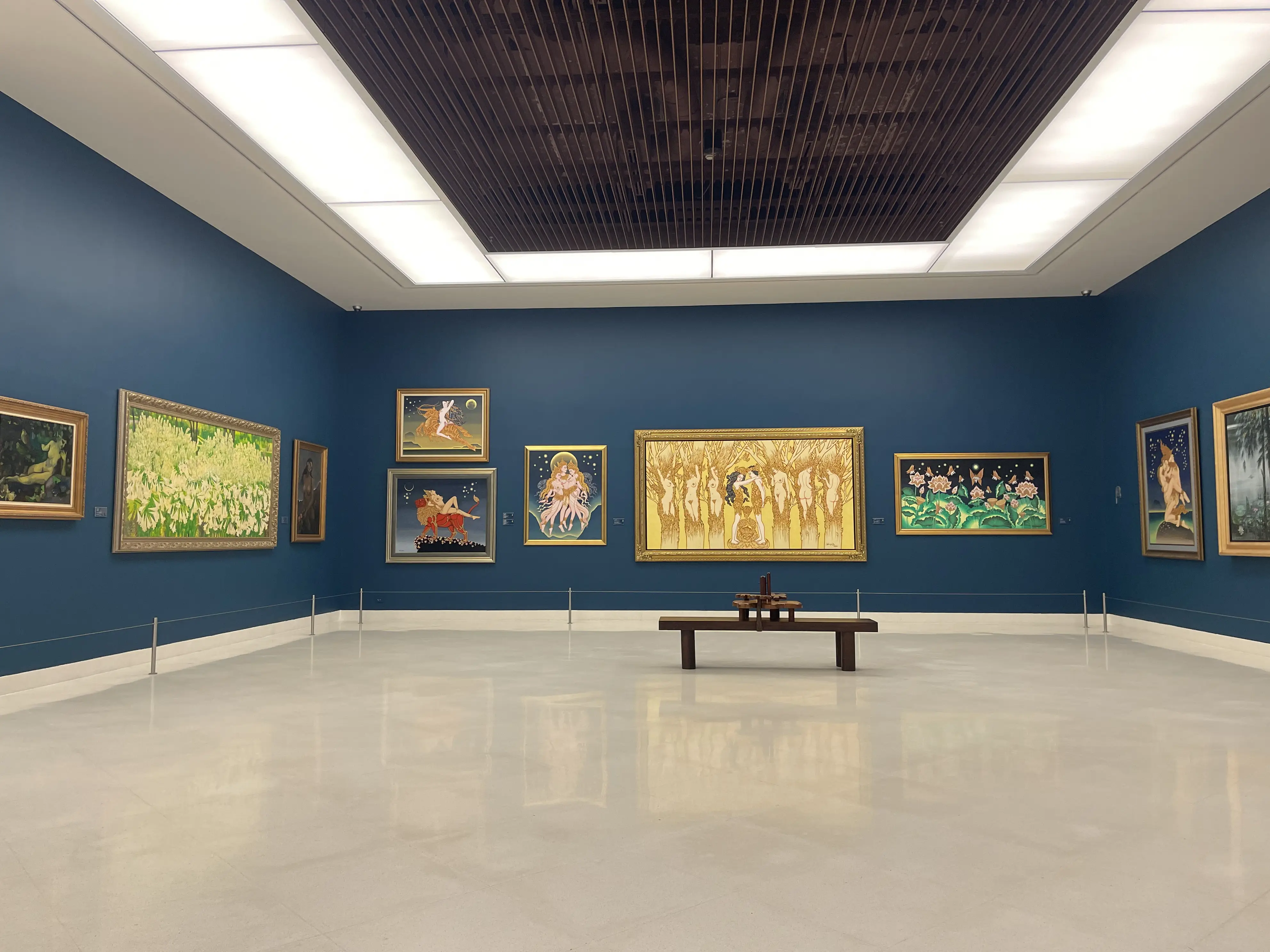 Walk the Contemporary Thai Art Museum "MOCA BANGKOK" One place worth it ...