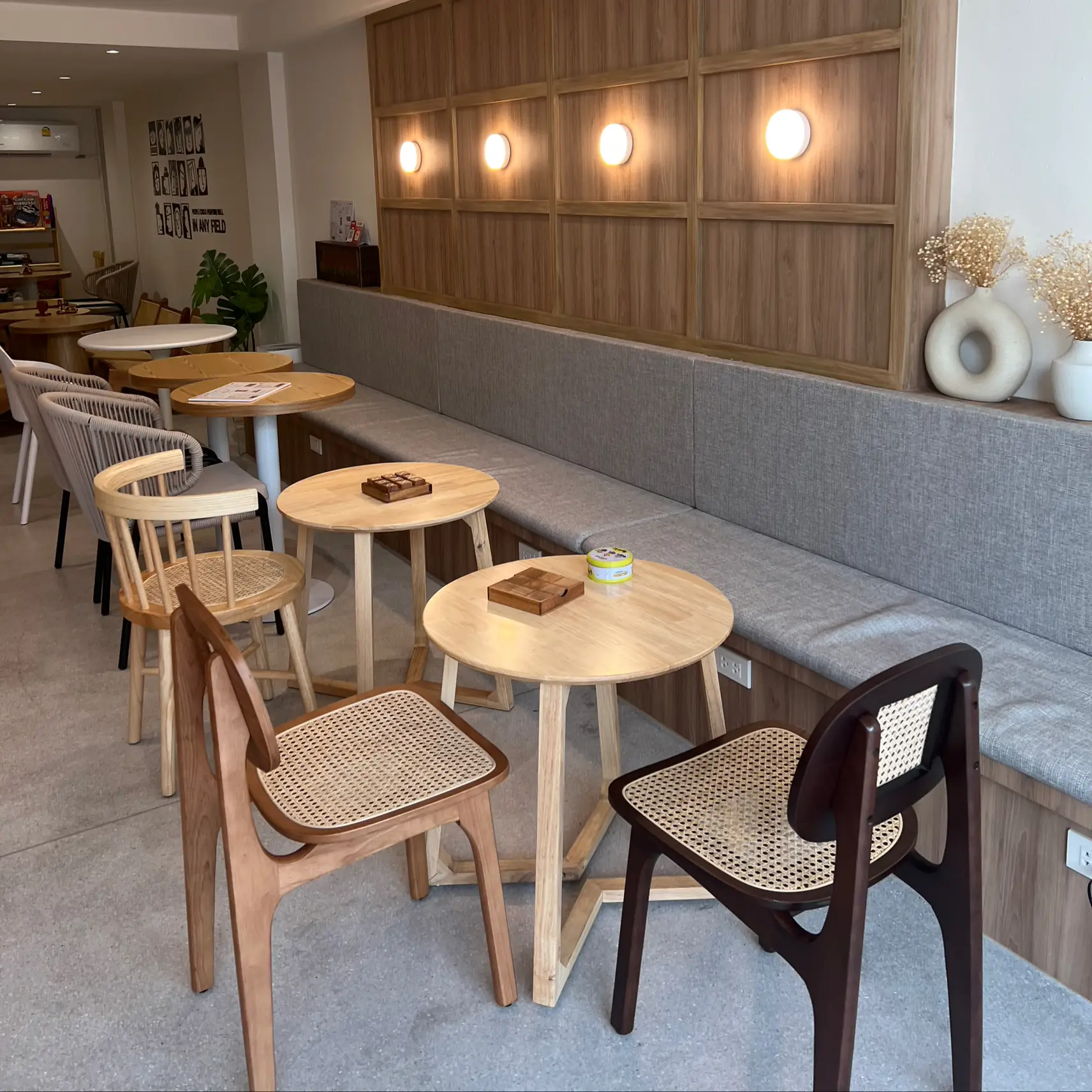 Circle Cafe คาเฟ่เปิดใหม่ติด BTS วงเวียนใหญ่☕️ | แกลเลอรีที่โพสต์โดย ...