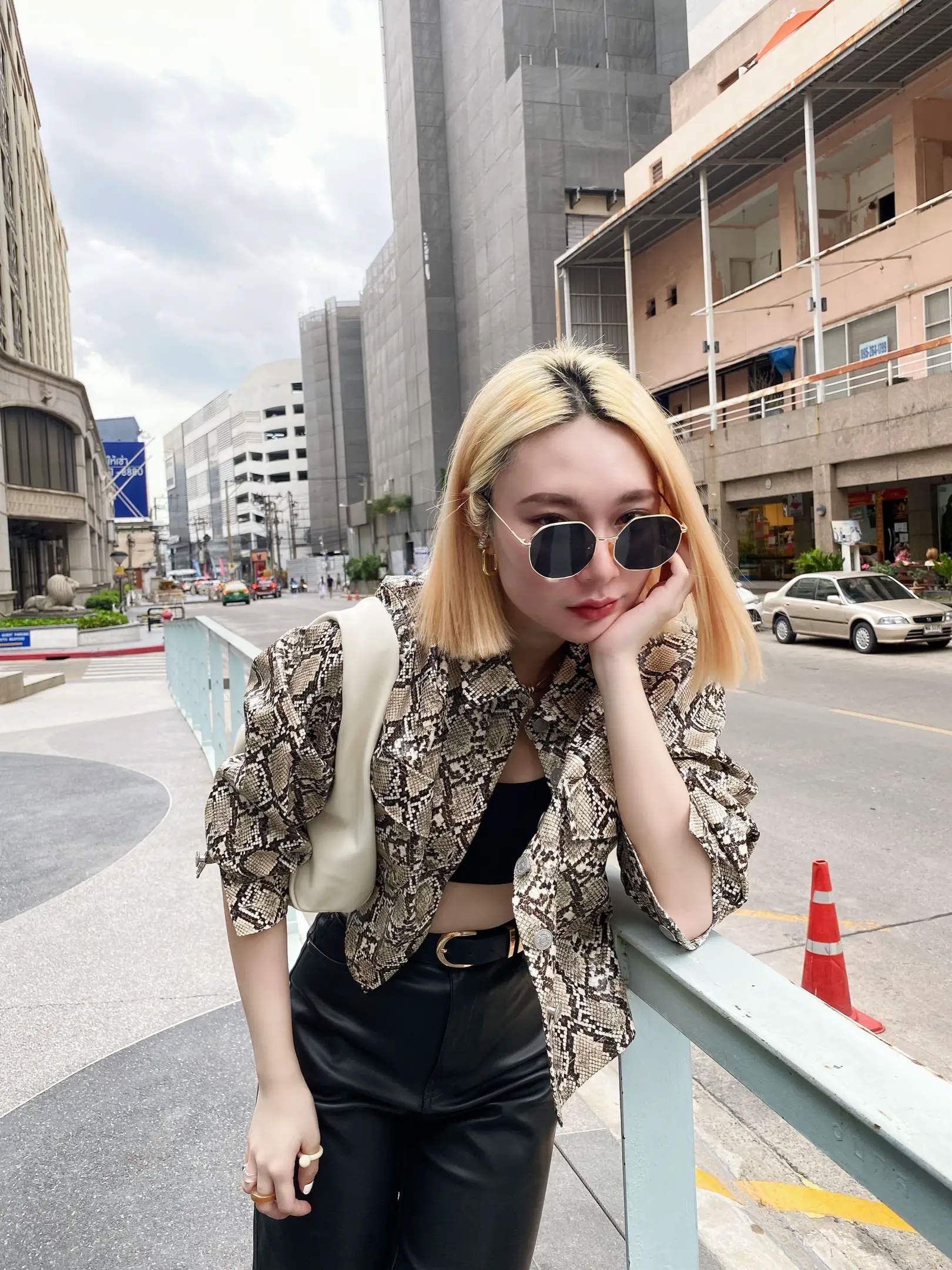 Outfit Ideas | with Jacket ลายงู | แกลเลอรีที่โพสต์โดย Snux.SN | Lemon8