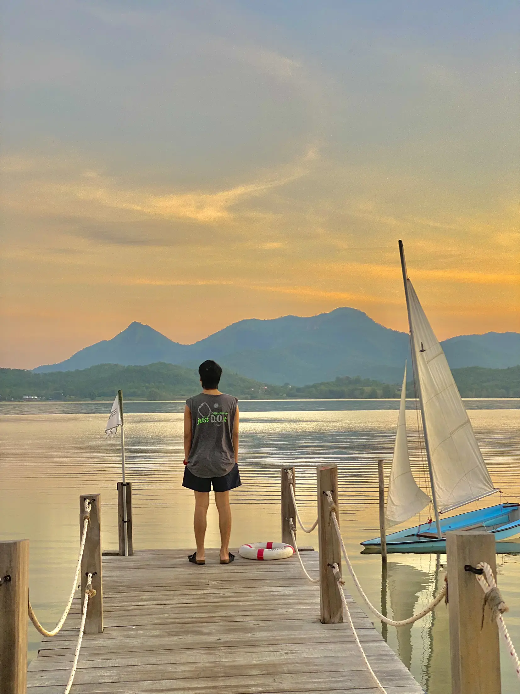 “ปาท่องโก๋” แคมป์ปิ้ง กาญจนบุรี🛶🏕️📸 | แกลเลอรีที่โพสต์โดย natdanai | Lemon8