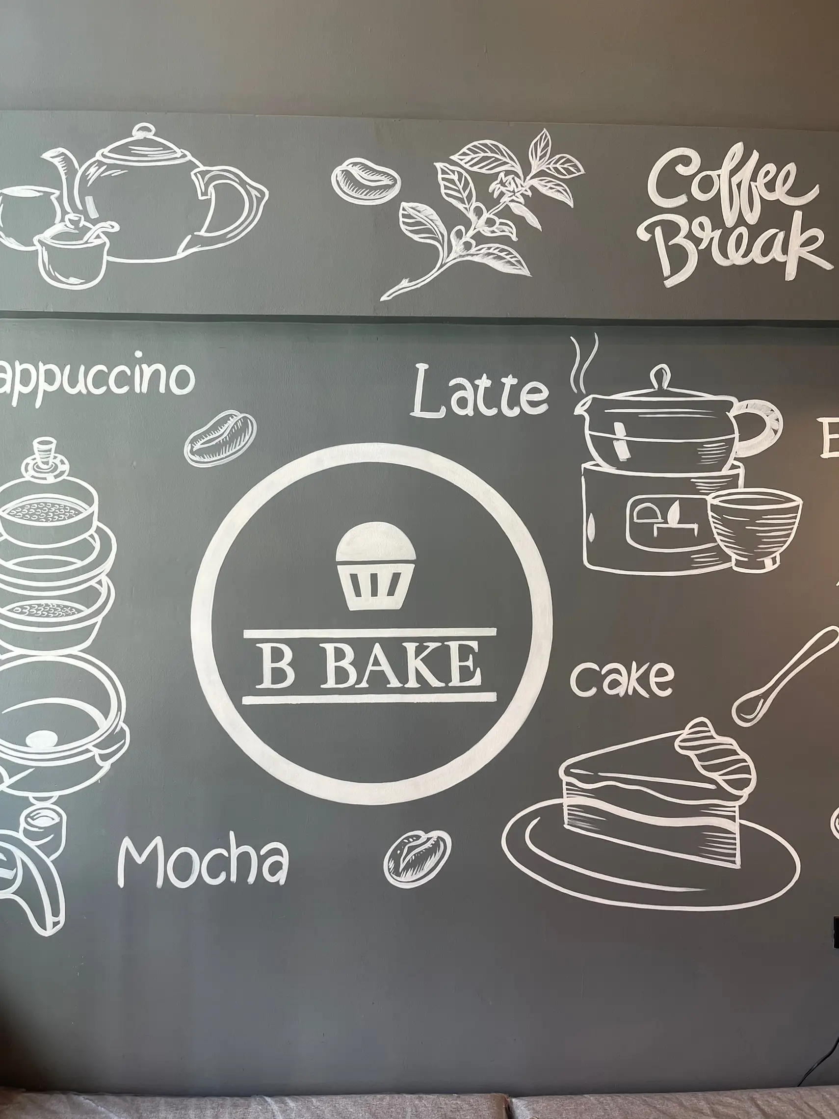 B BAKE CAFE คาเฟ่สไตล์ loft ในย่านอุดมสุขที่แสนสงบ | แกลเลอรีที่โพสต์โดย tstoey_ | Lemon8