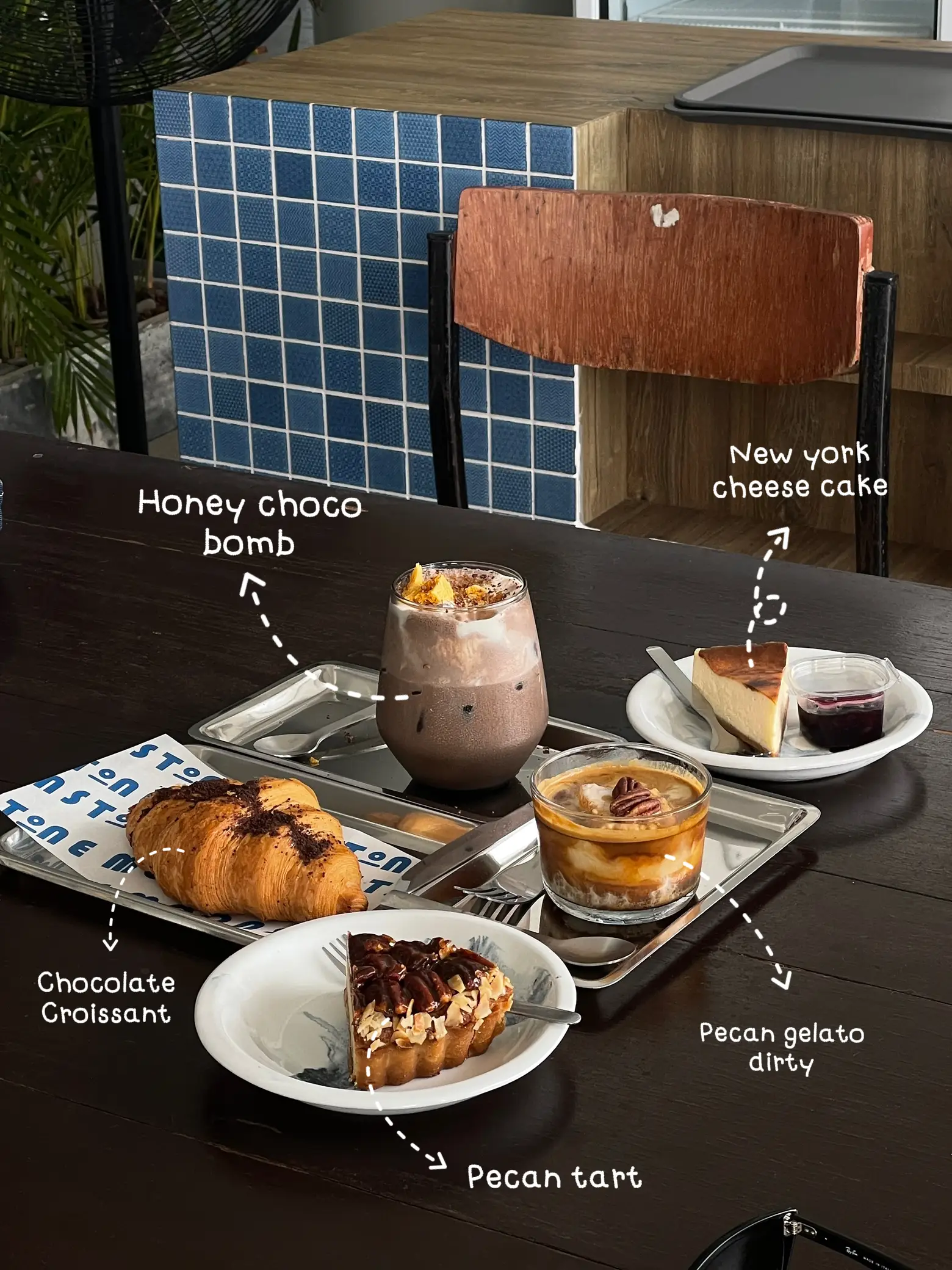 Moonstone café 🌙 คาเฟ่ที่ซ่อนอยู่ใต้ท่าเรือในแหลมพันวาภูเก็ต | แกลเลอรี ...