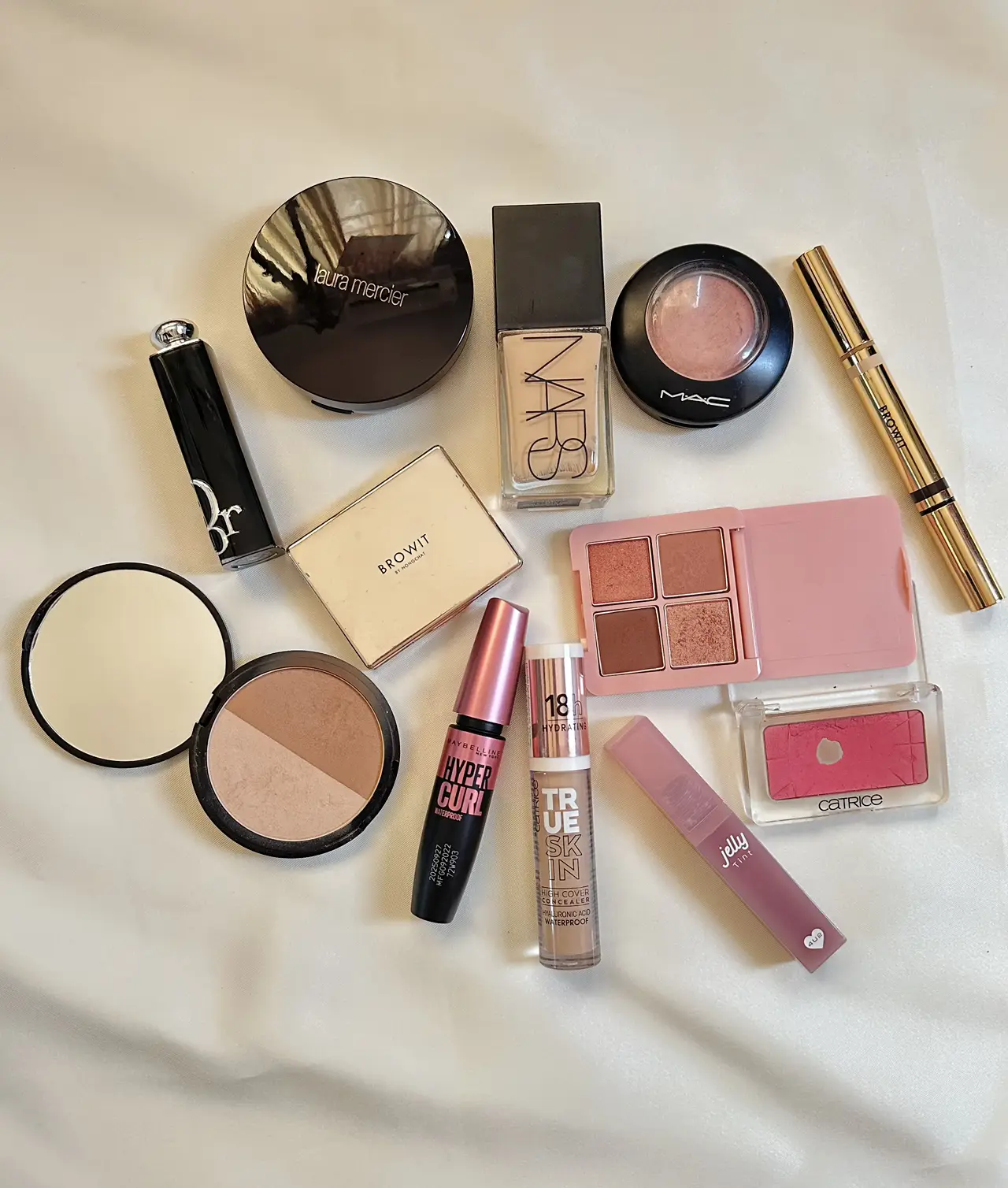 ไอเดีย ครีเอทลุคไปงานแต่งหวานๆ 💗🎀 | แกลเลอรีที่โพสต์โดย Toon Patcharee | Lemon8