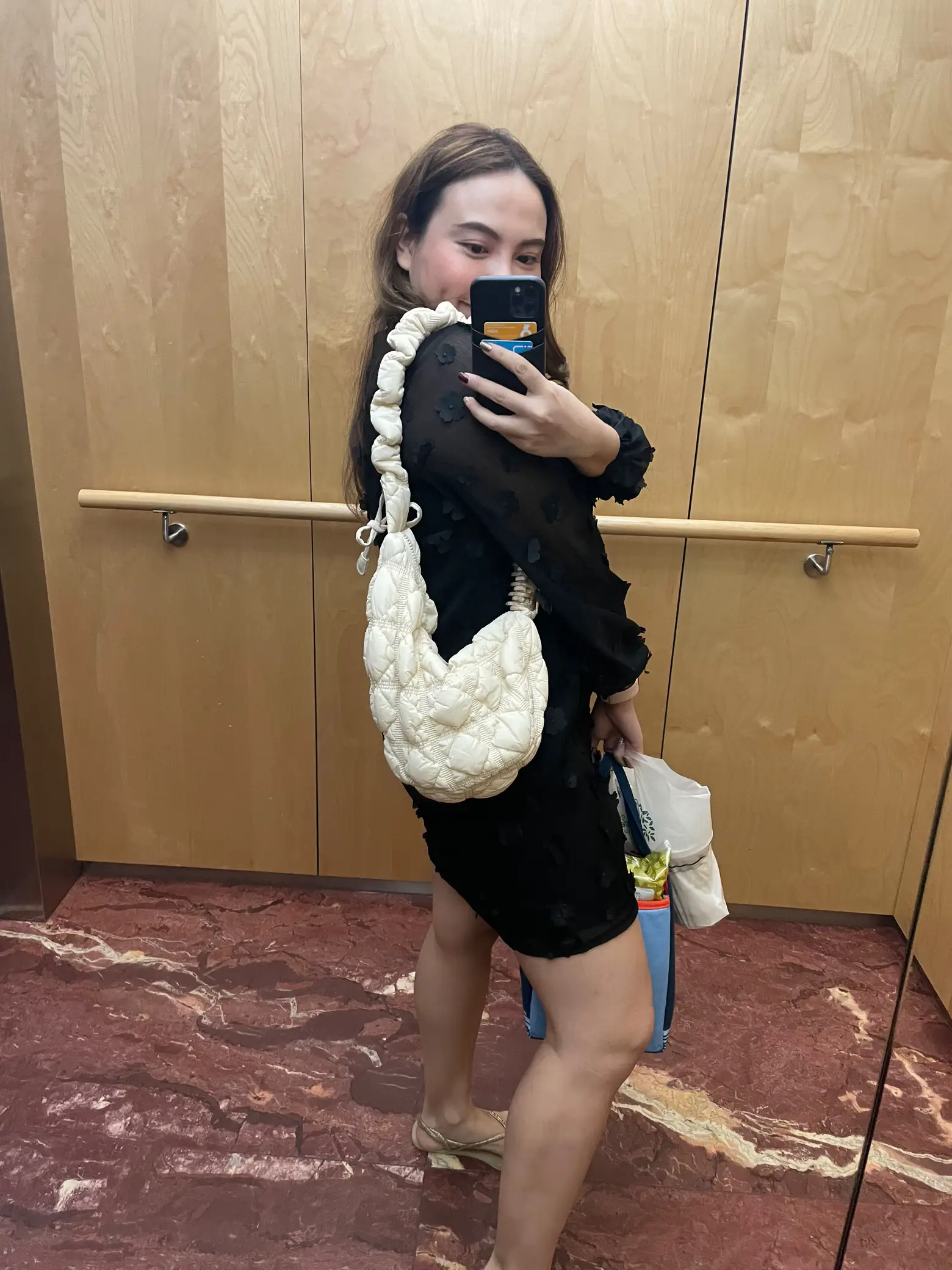 รีวิวกระเป๋า Carlyn สุดฮิต ข้อดี ข้อเสีย มีอะไรบ้าง | แกลเลอรีที่โพสต์ ...