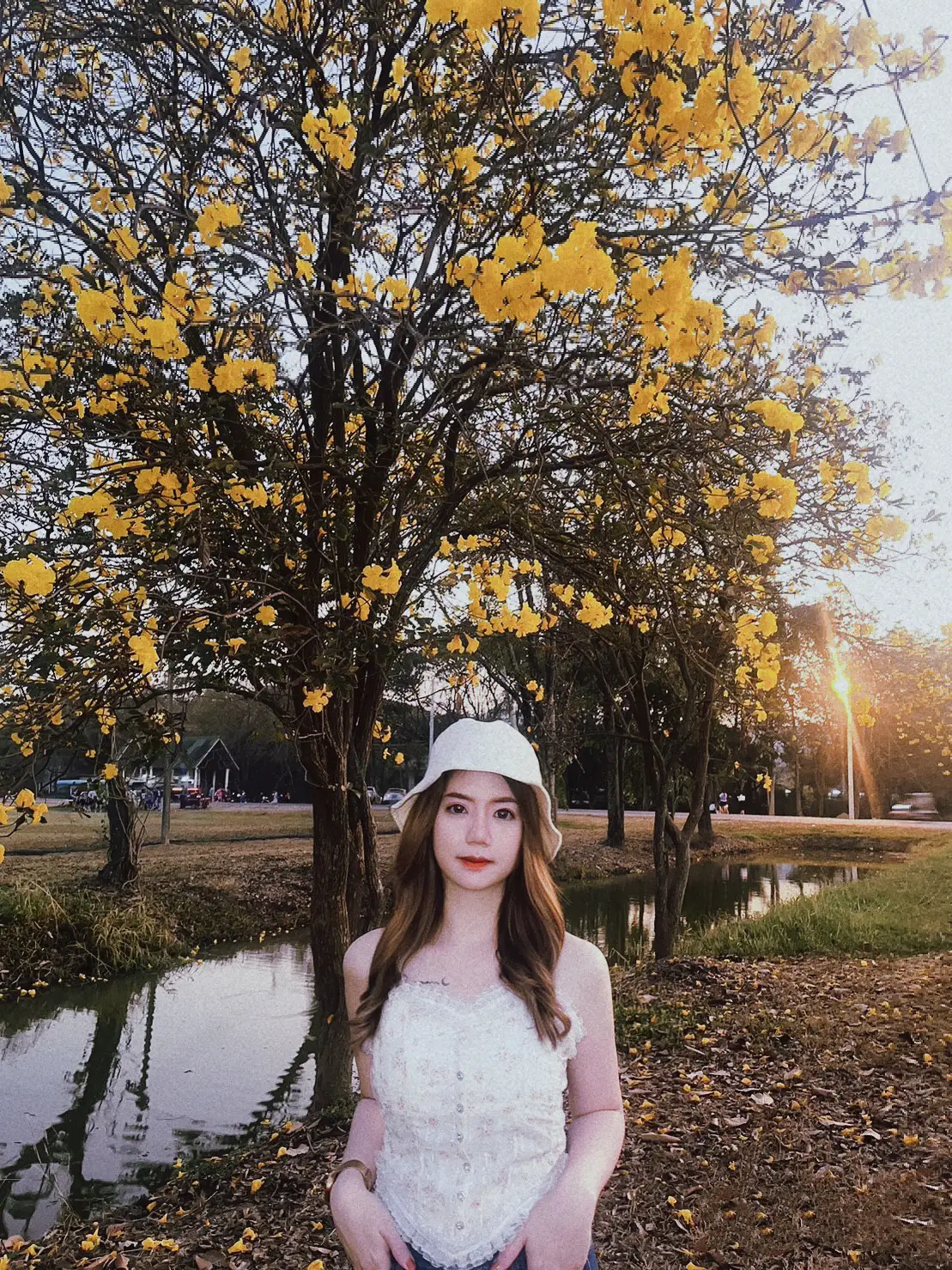 ถ่ายรูปแนวกล้องฟิล์มเปิดแฟลตยามเย็น🌼📸🎞️ | แกลเลอรีที่โพสต์โดย ℒ𝒾𝓉𝓉𝓁𝑒🌙🌷 | Lemon8
