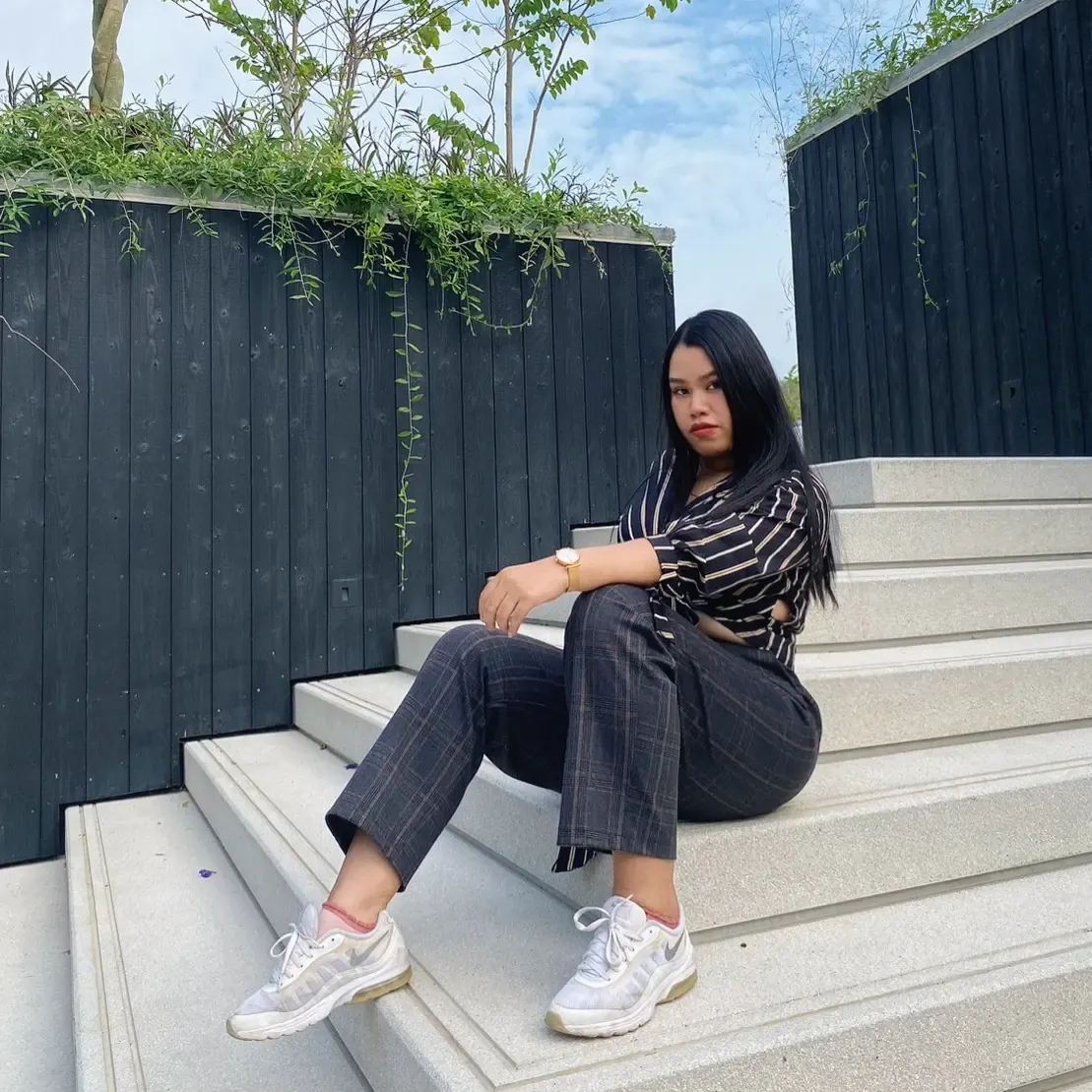 How to โพสท่า จิกกล้องแตก | แกลเลอรีที่โพสต์โดย Bizzy Bew | Lemon8