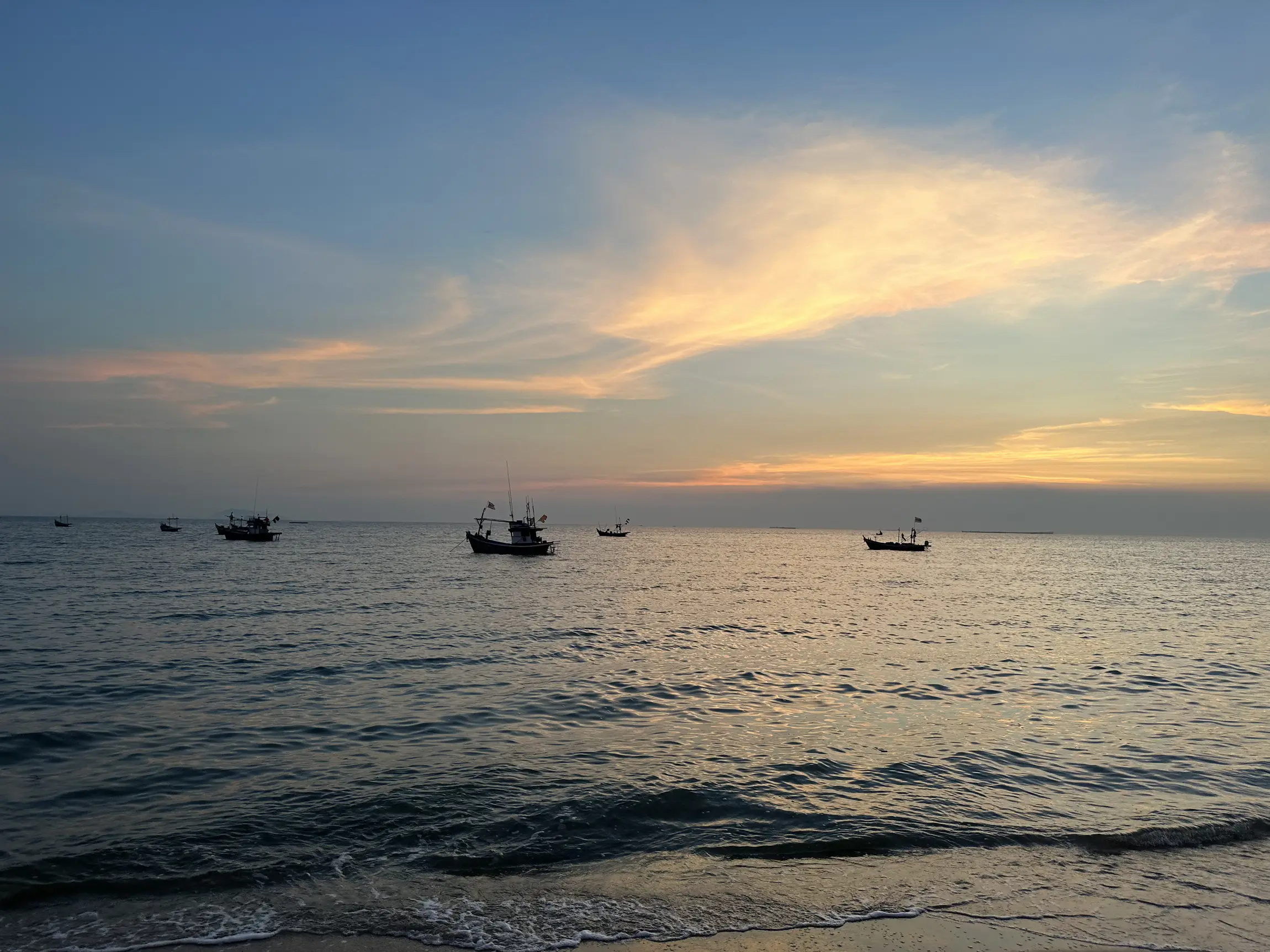 ☀️Sunset ทะเลจะรักษาเรา🫶🏼 | แกลเลอรีที่โพสต์โดย จ๋าจ๋า | Lemon8