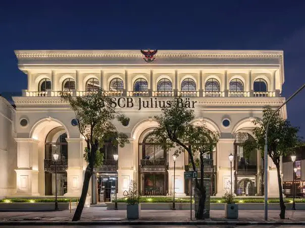 SCB julius baer + ไอเดียถ่ายแฟลชปังๆ | แกลเลอรีที่โพสต์โดย mysteryredroses | Lemon8