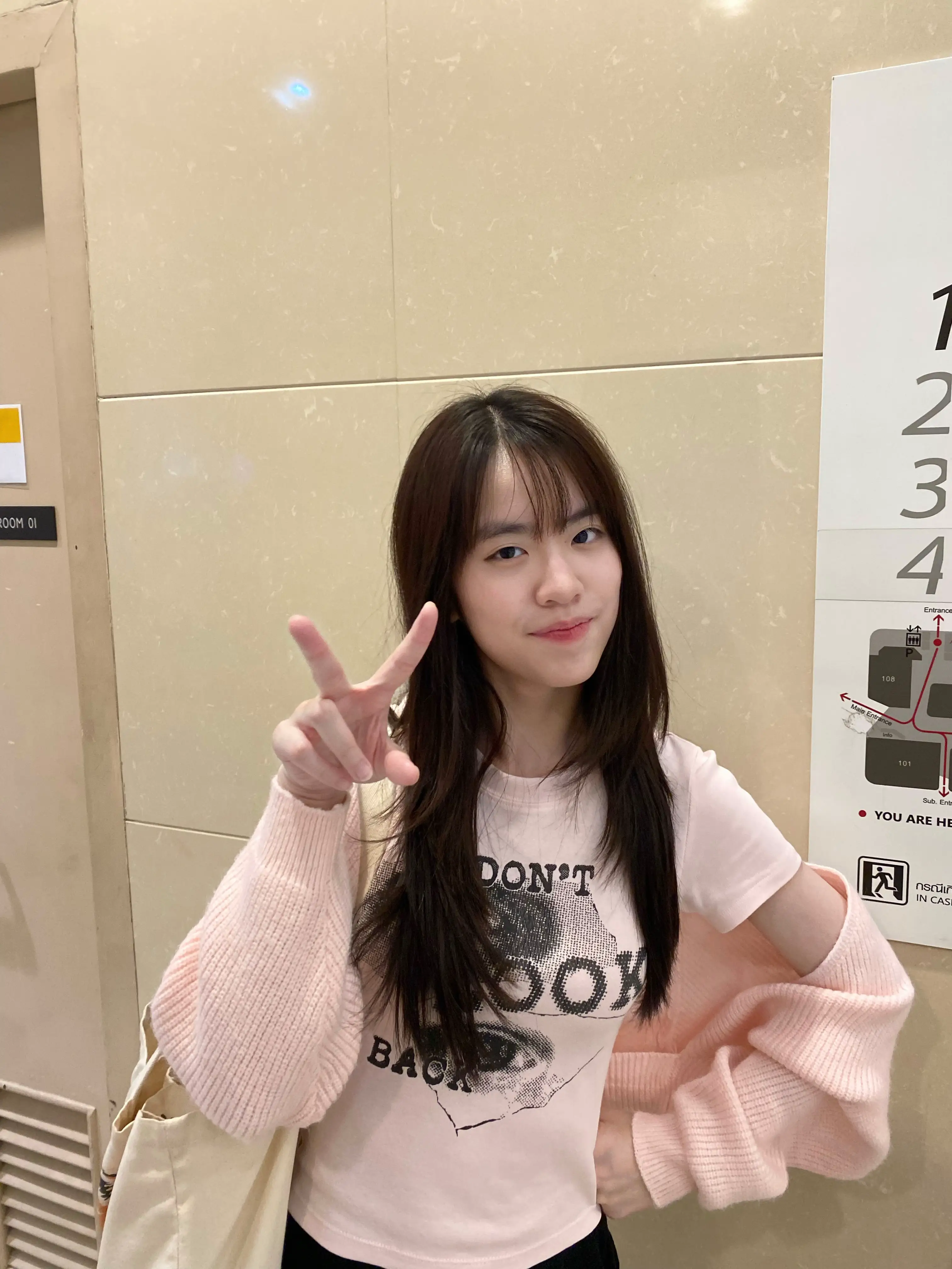 OOTD ： ลุควันสบาย ๆ | แกลเลอรีที่โพสต์โดย Aimmika | Lemon8