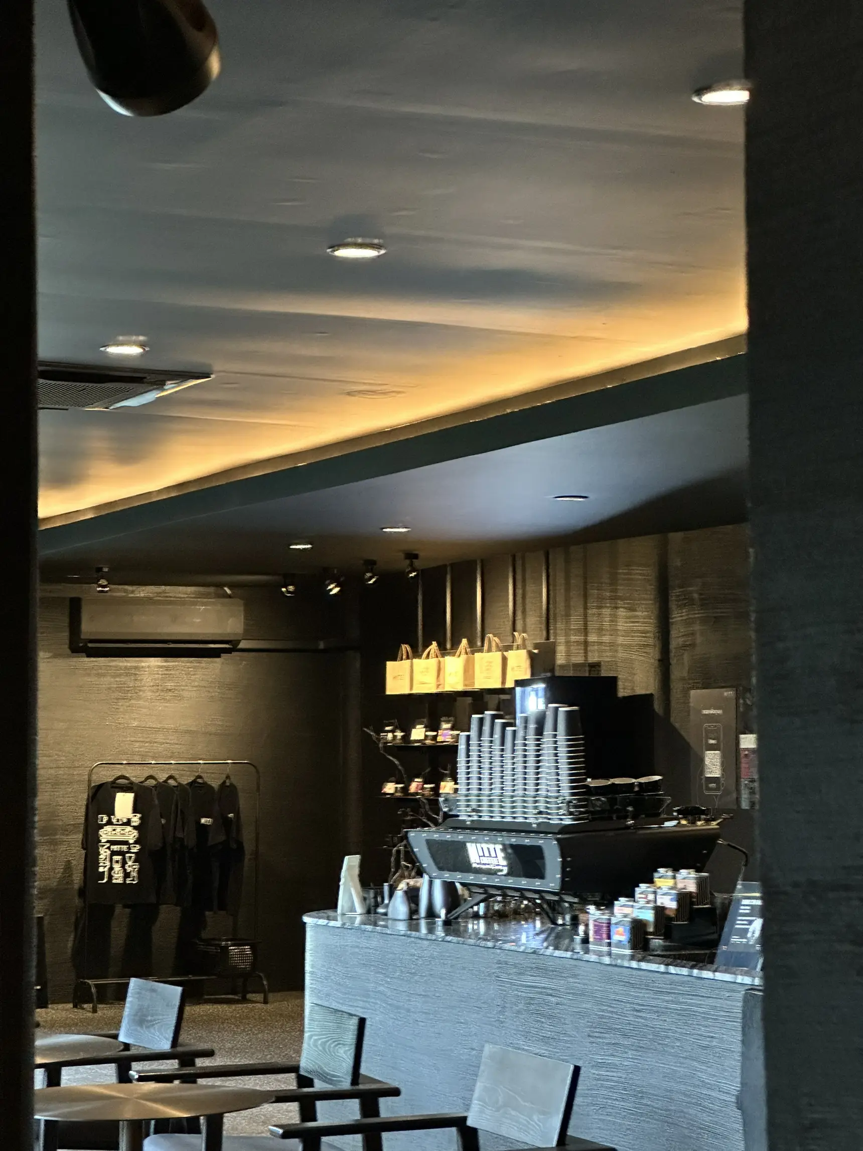 คาเฟ่โทนดาร์ค ย่าน นนทบุรี🖤| Mitte coffee roastery | แกลเลอรีที่โพสต์ ...