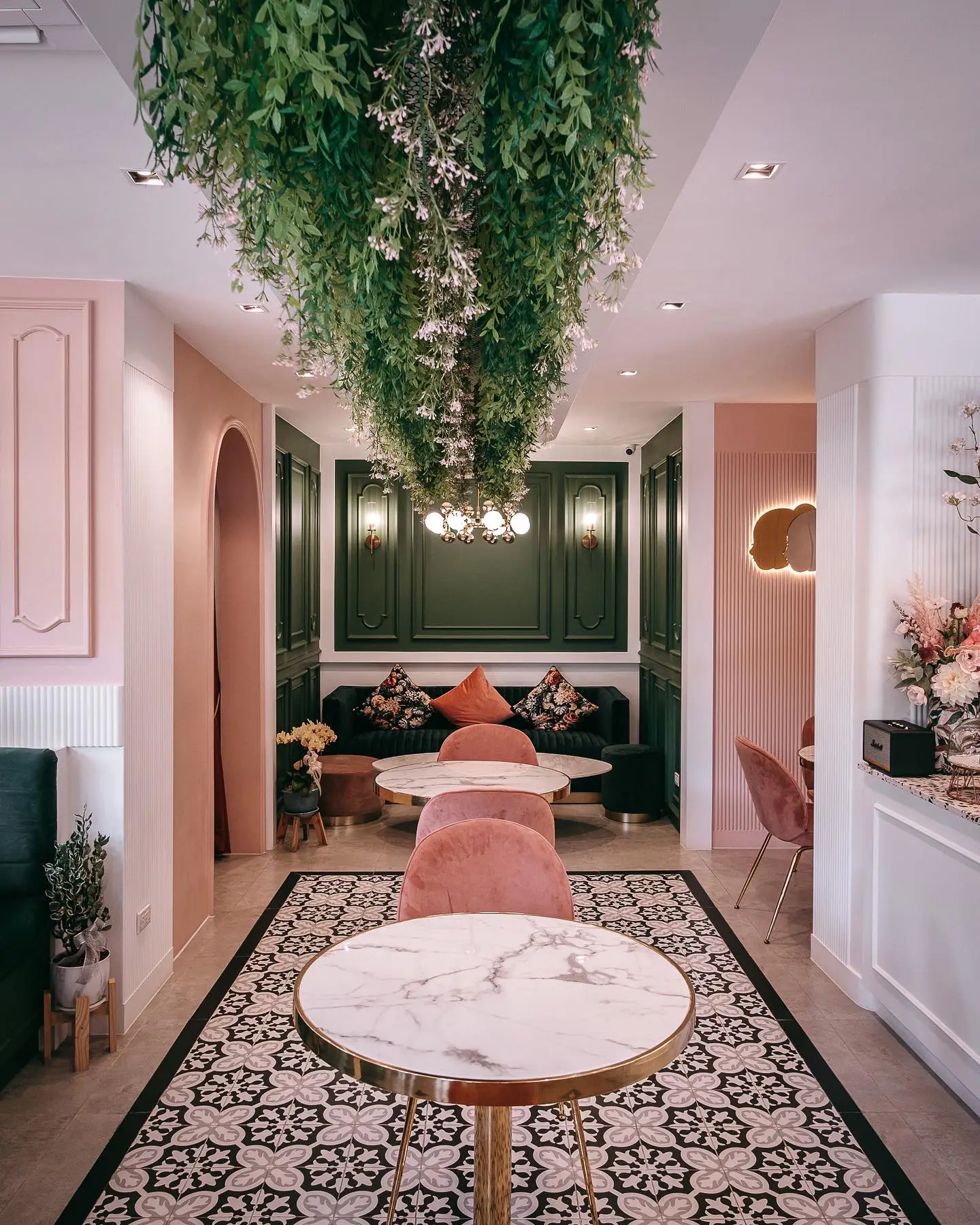 Café Les Sœurs คาเฟ่สไตล์ฝรั่งเศส สีชมพูสุดโรแมนติค 💕🥐🍰 | แกลเลอรีที่โพสต์โดย Rattomarty | Lemon8