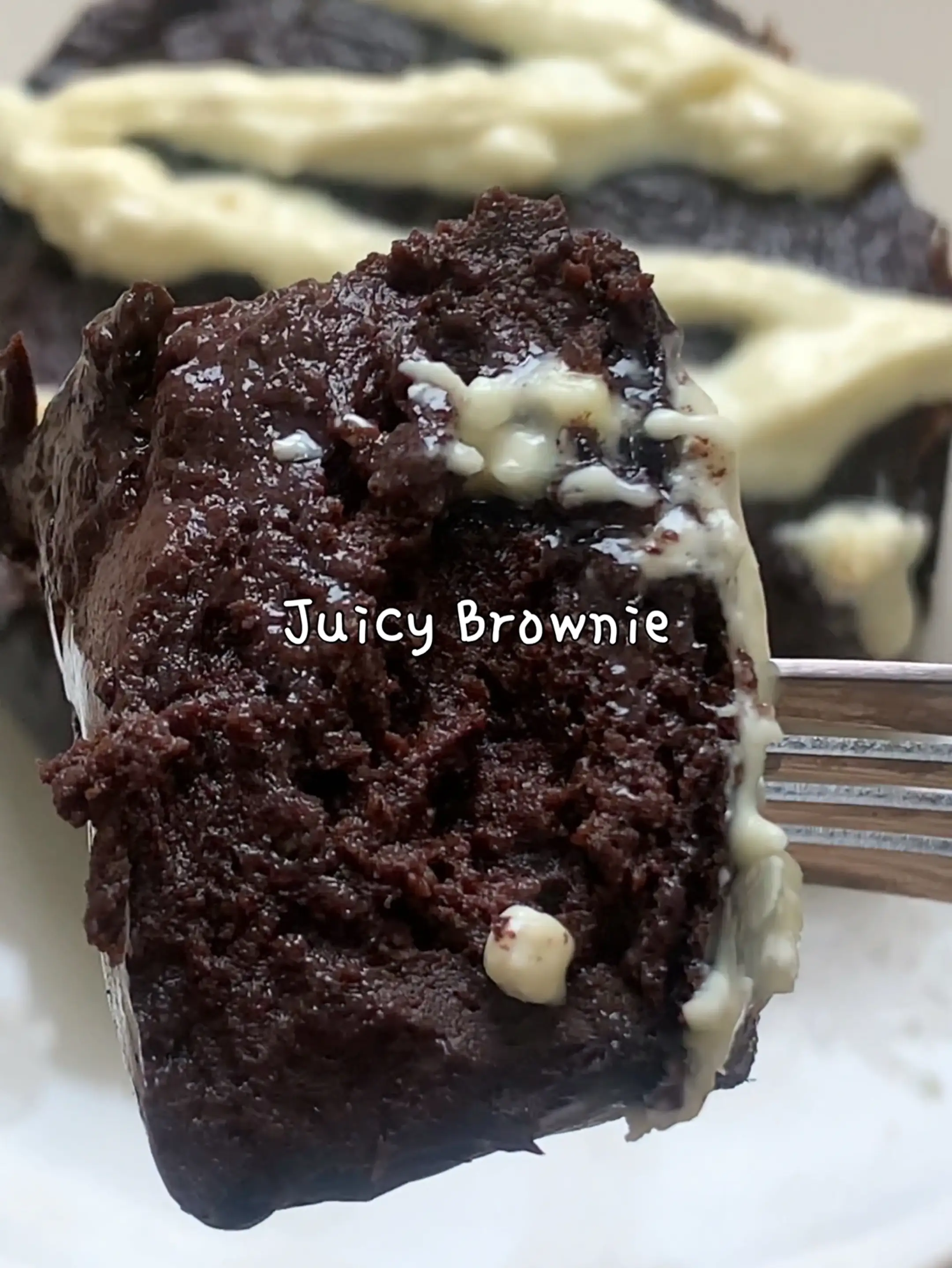 ' Juicy brownie🤎🧁 ' | วิดีโอที่เผยแพร่โดย butterxhealthy | Lemon8