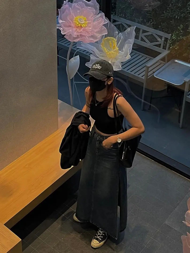 OOTD : แมทช์ denim skirt ตัวใหม่แบบสับ🖤 | แกลเลอรีที่โพสต์โดย JANE | Lemon8