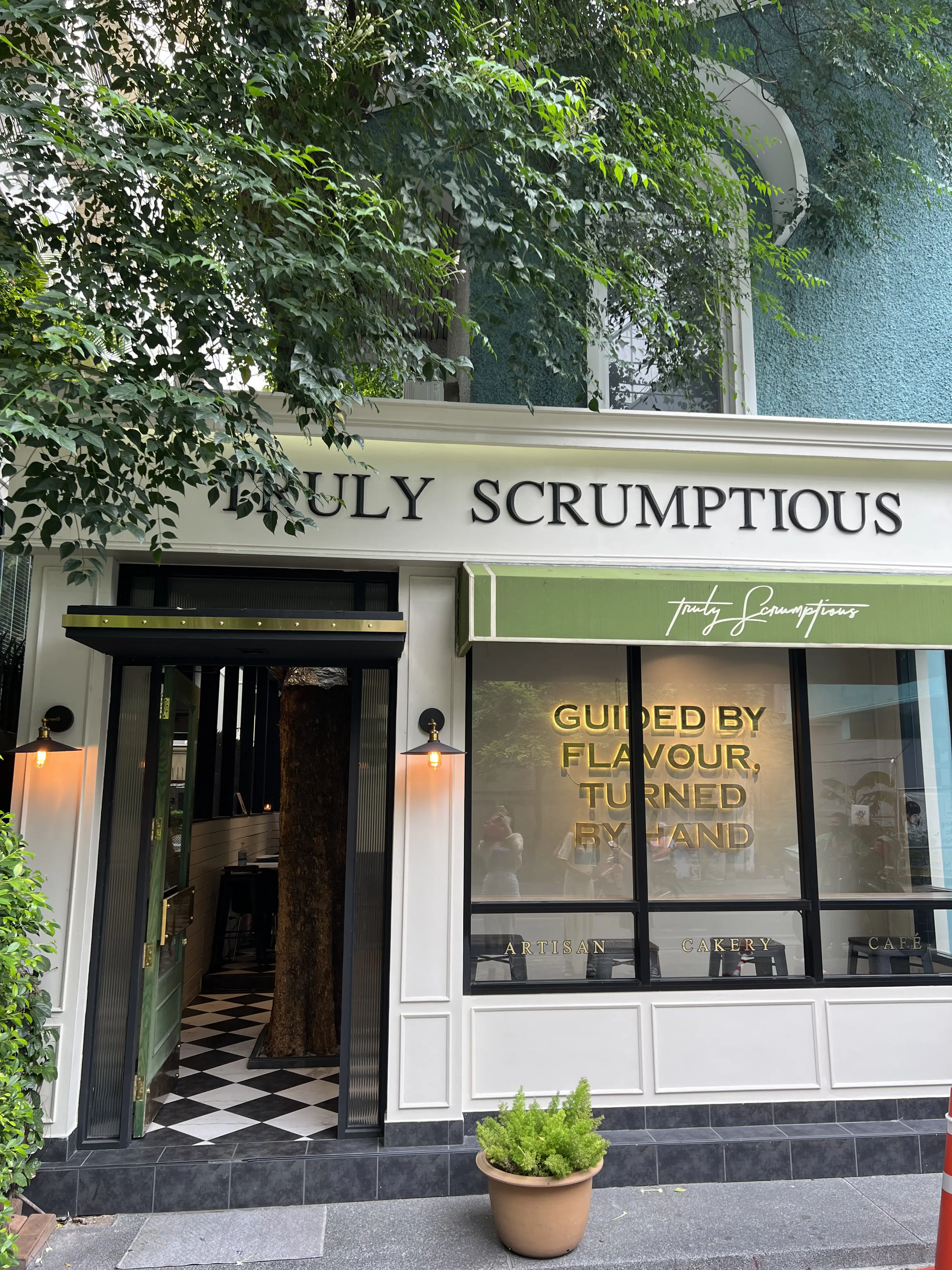 Truly Scrumptious🍰💖🍃 คาเฟ่สไตล์อังกฤษ ย่านสุขุมวิท | แกลเลอรีที่โพสต์ ...