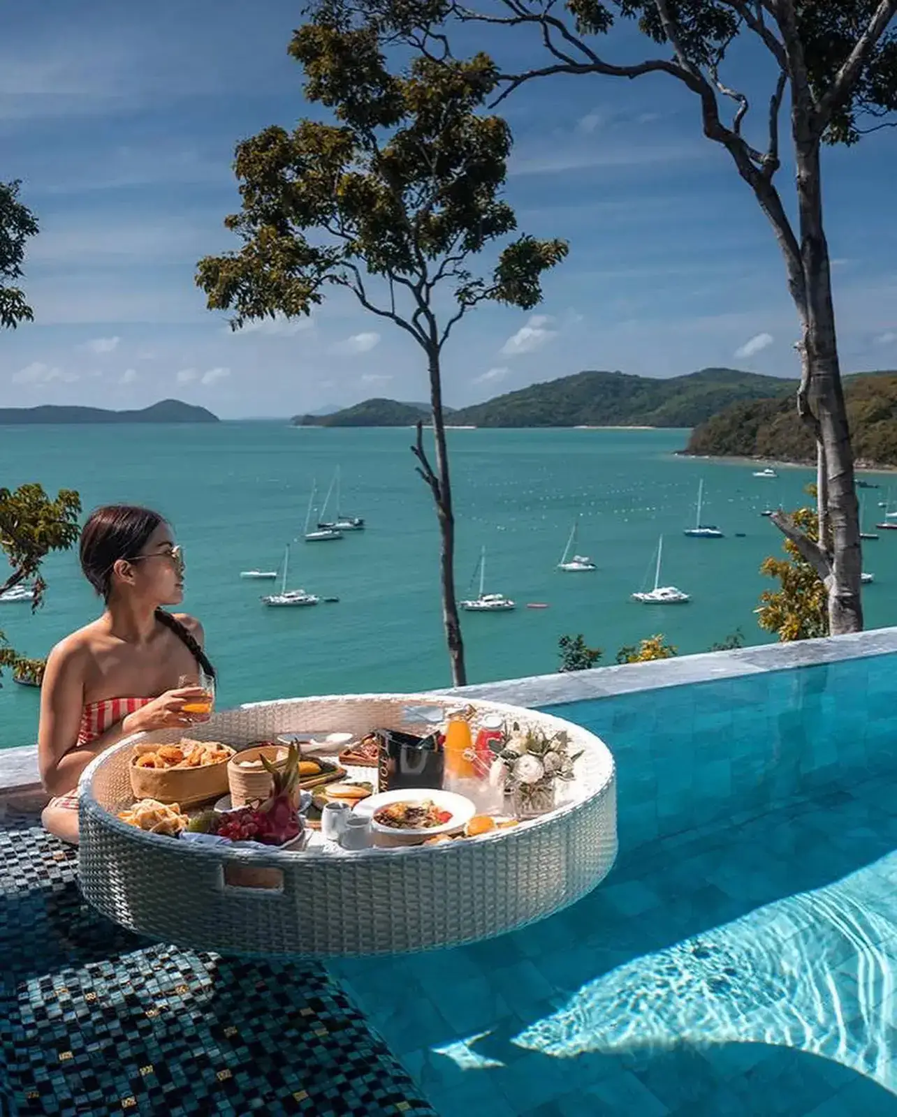 🌴Floating breakfast w/ sea view | V Villas Phuket | แกลเลอรีที่โพสต์โดย ...