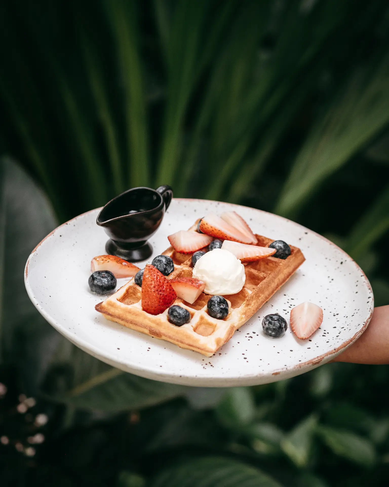 WH Cafe คาเฟ่เปิดใหม่ในบรรยากาศ Glass House ย่าน RCA | แกลเลอรีที่โพสต์โดย Rattomarty | Lemon8